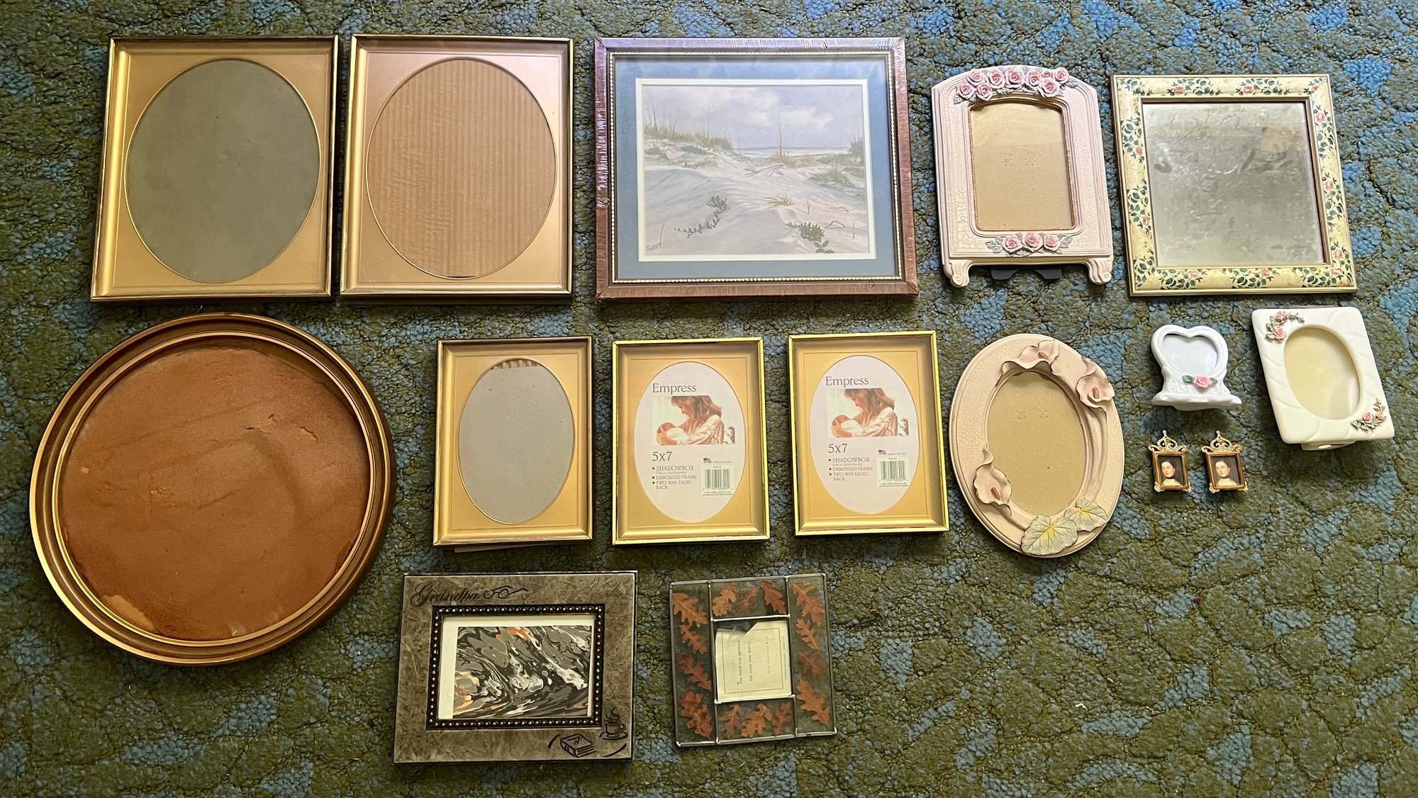 Assorted Photo Frame Lot, 16 Pieces #108240 | Auctionninja.com