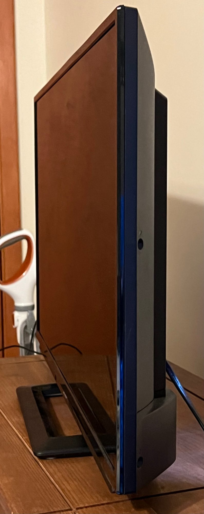 Sharp 32 Inch Screen TV Model No: LC-32LB261U #106714 | Auctionninja.com