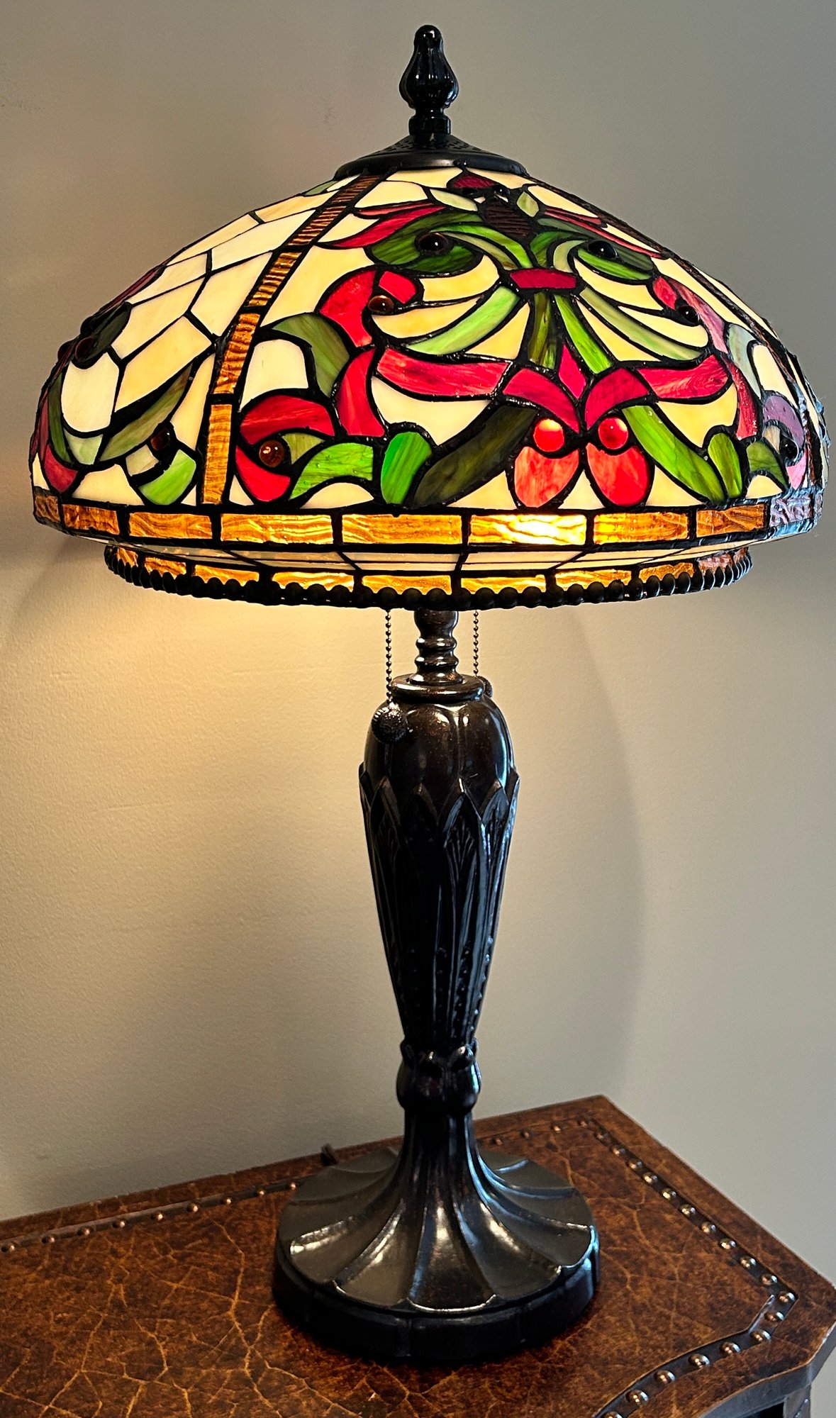 Tiffany Style Stained Glass Theola Table Lamp #117266 | Auctionninja.com
