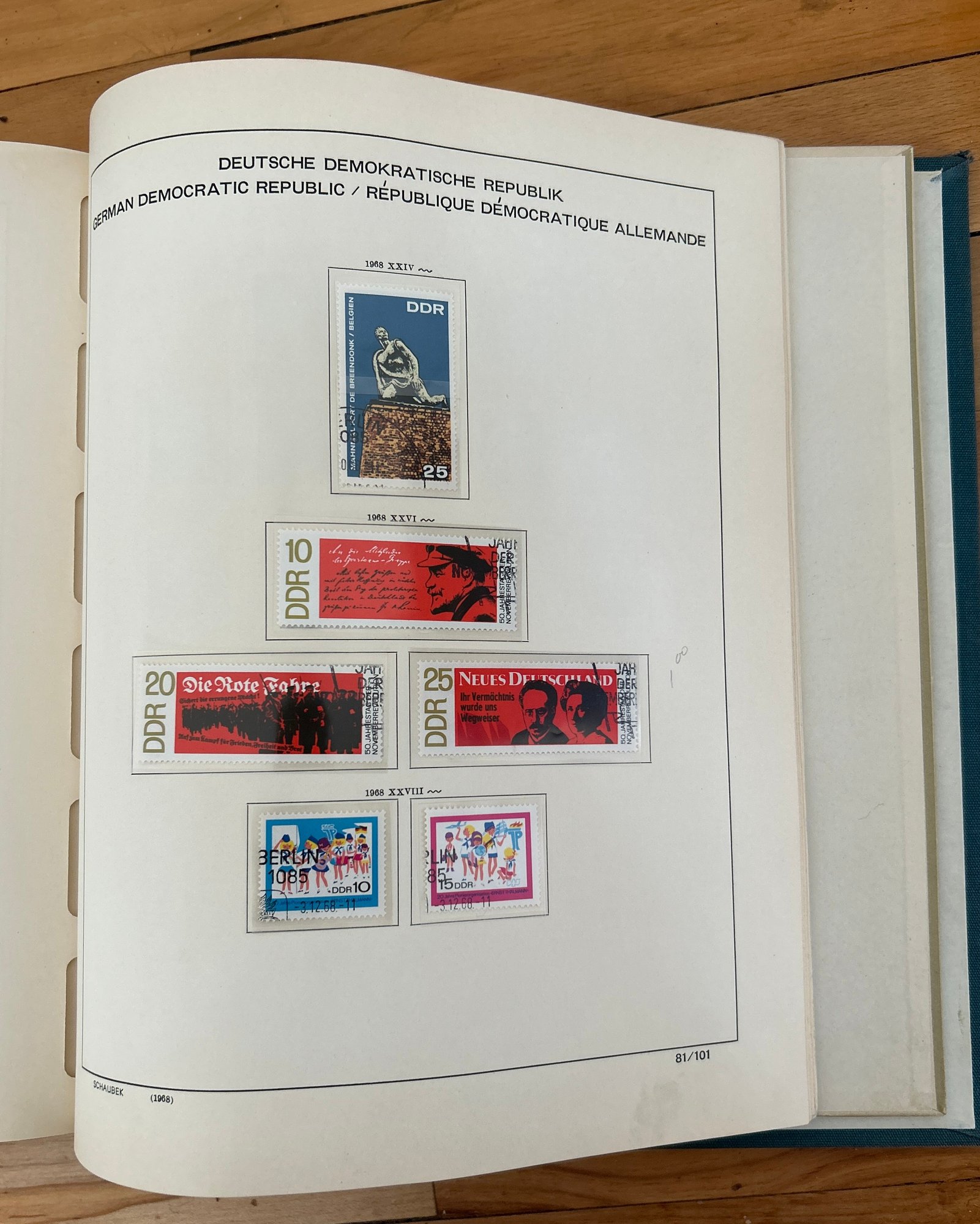 Stamp Book: Assorted Collectable Stamps #138644 | Auctionninja.com