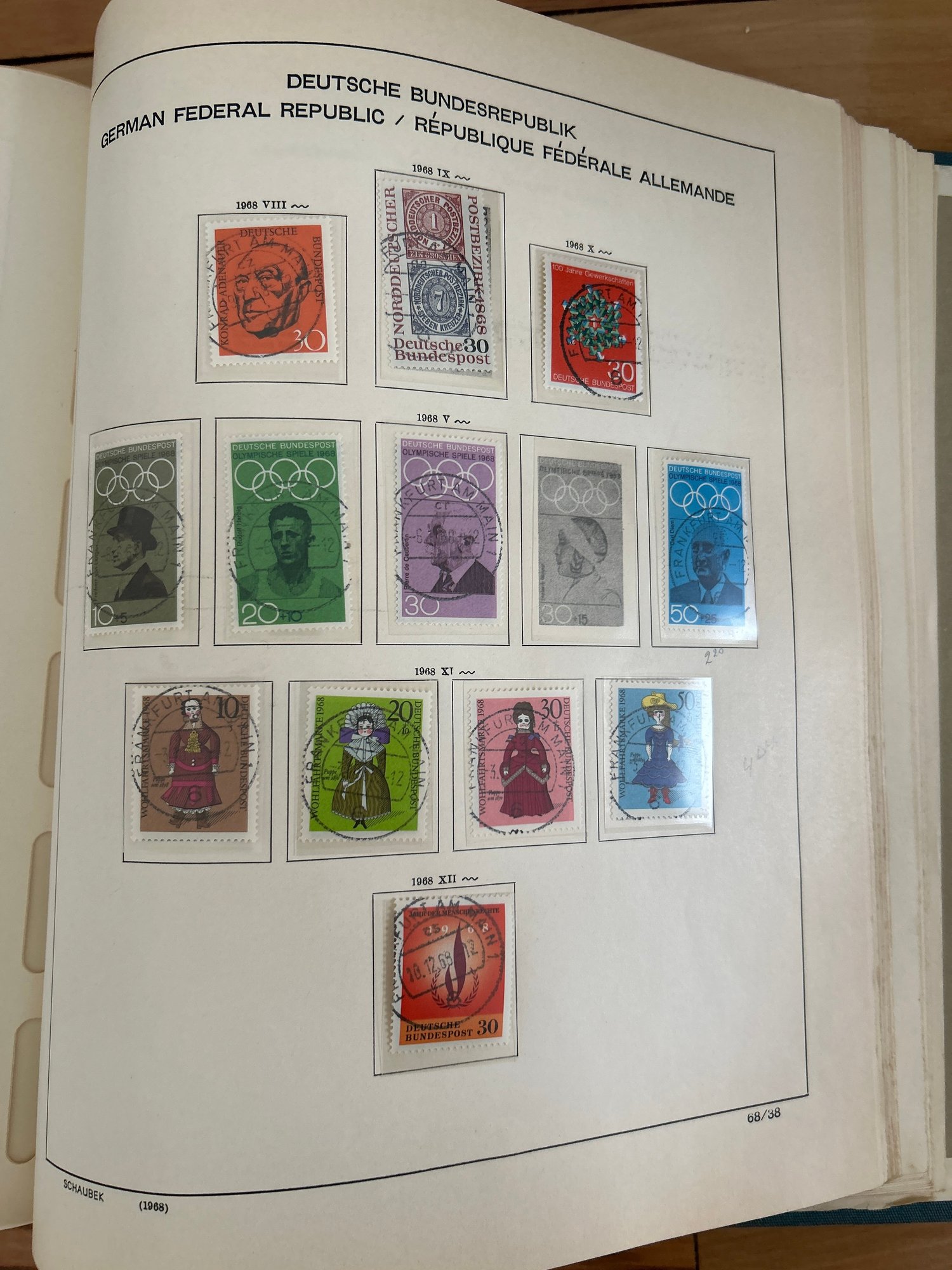 Stamp Book: Assorted Collectable Stamps #138648 | Auctionninja.com