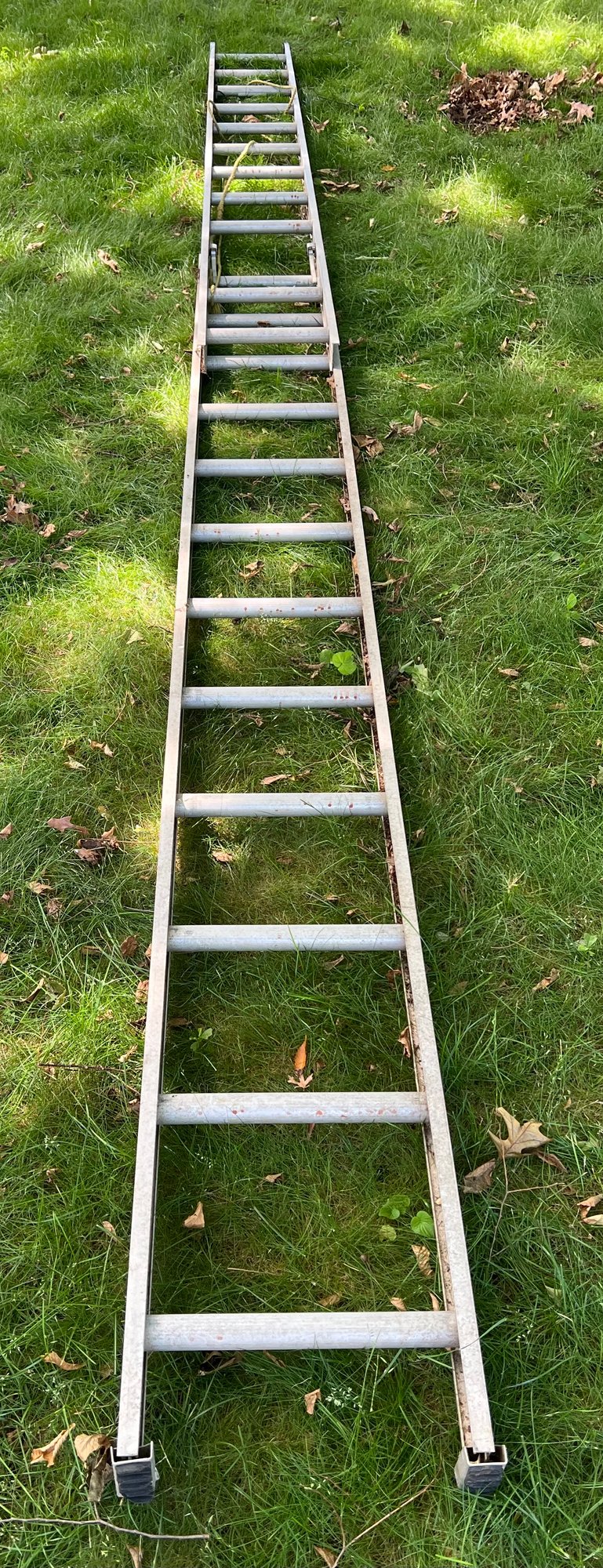 24FT Type III Aluminum D-Rung Extension Ladder #106808 | Auctionninja.com
