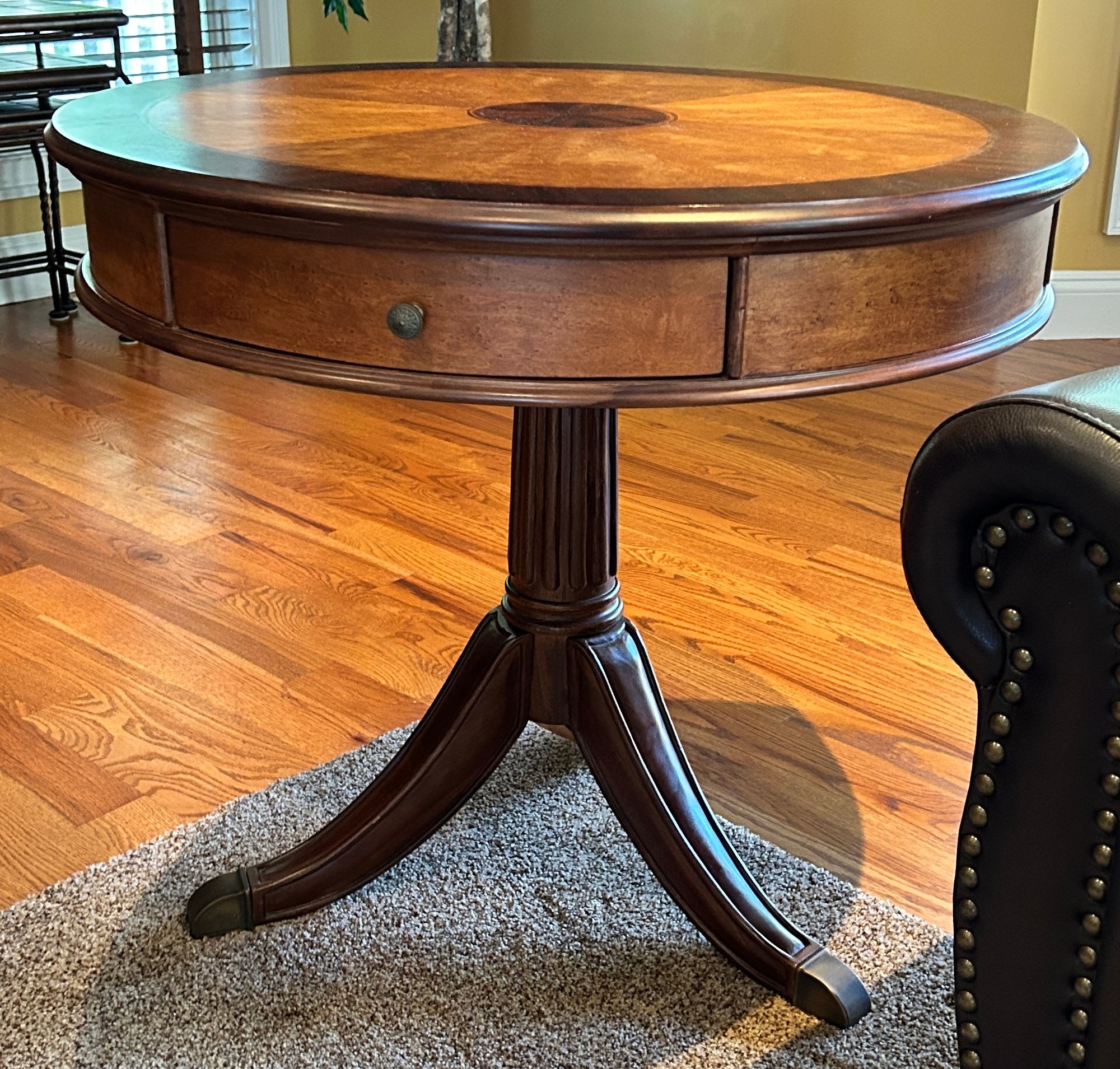 Schnadig Round Side Table With Storage Drawer #110967 | Auctionninja.com