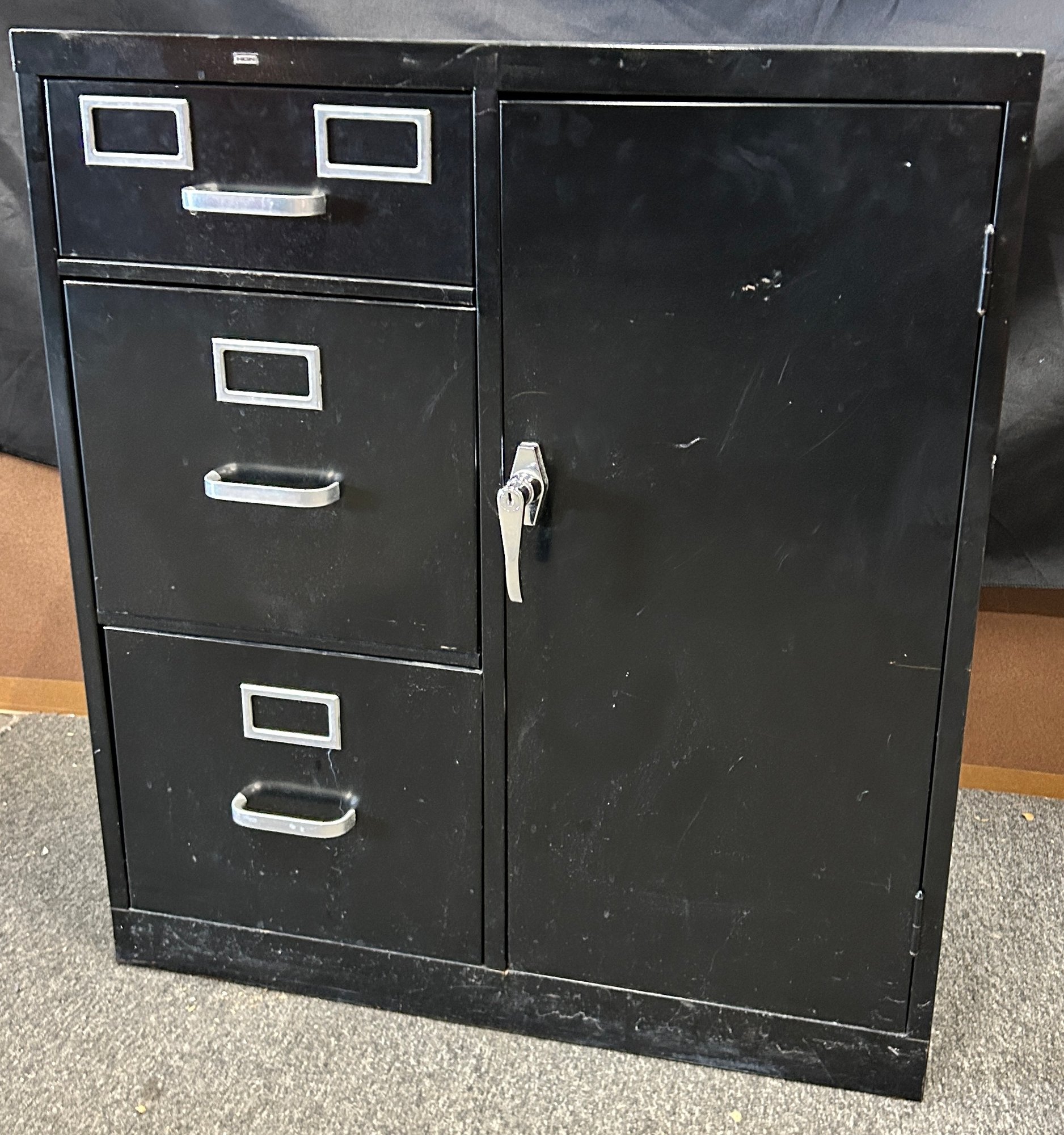 Hon Metal 3 Drawer, 1 Cabinet Filing Cabinet #121563 | Auctionninja.com