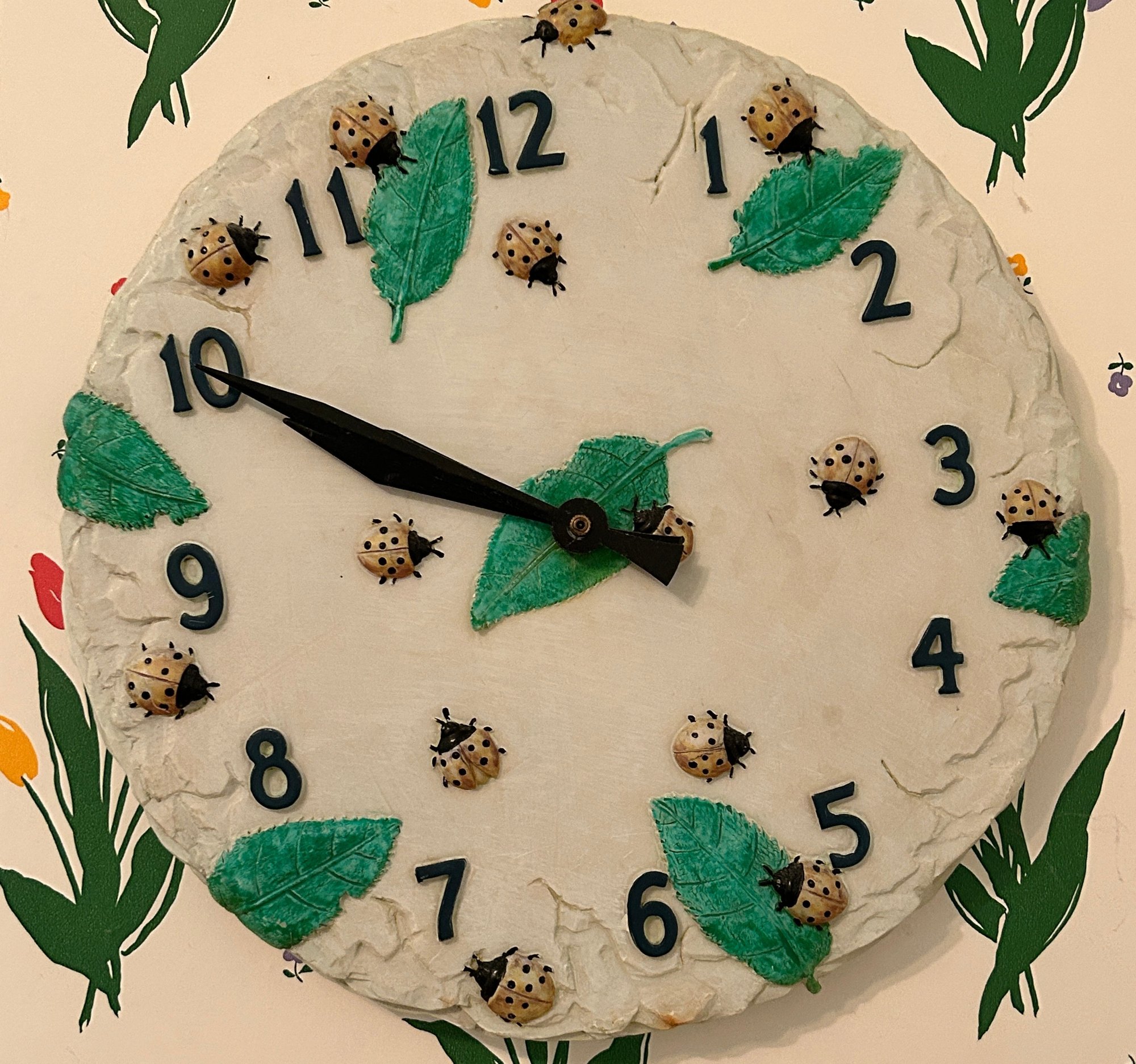 Vintage Acurite Ladybug Wall Clock #140615 | Auctionninja.com