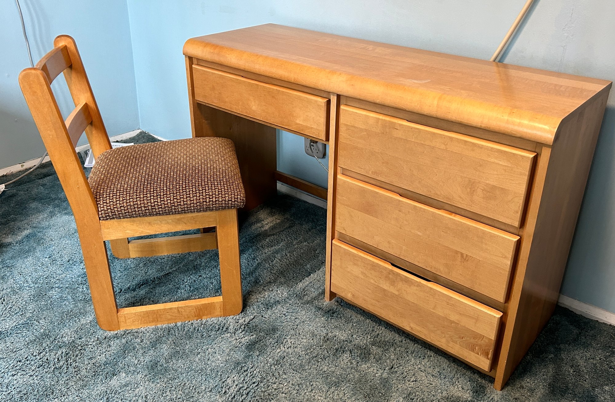 4 Drawer Wood Desk With Chair #113956 | Auctionninja.com