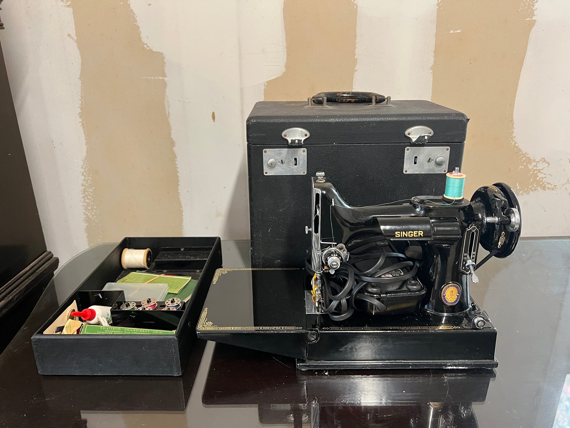 Singer Featherweight Sewing Machine Model 221 Classic Black With Foot ...
