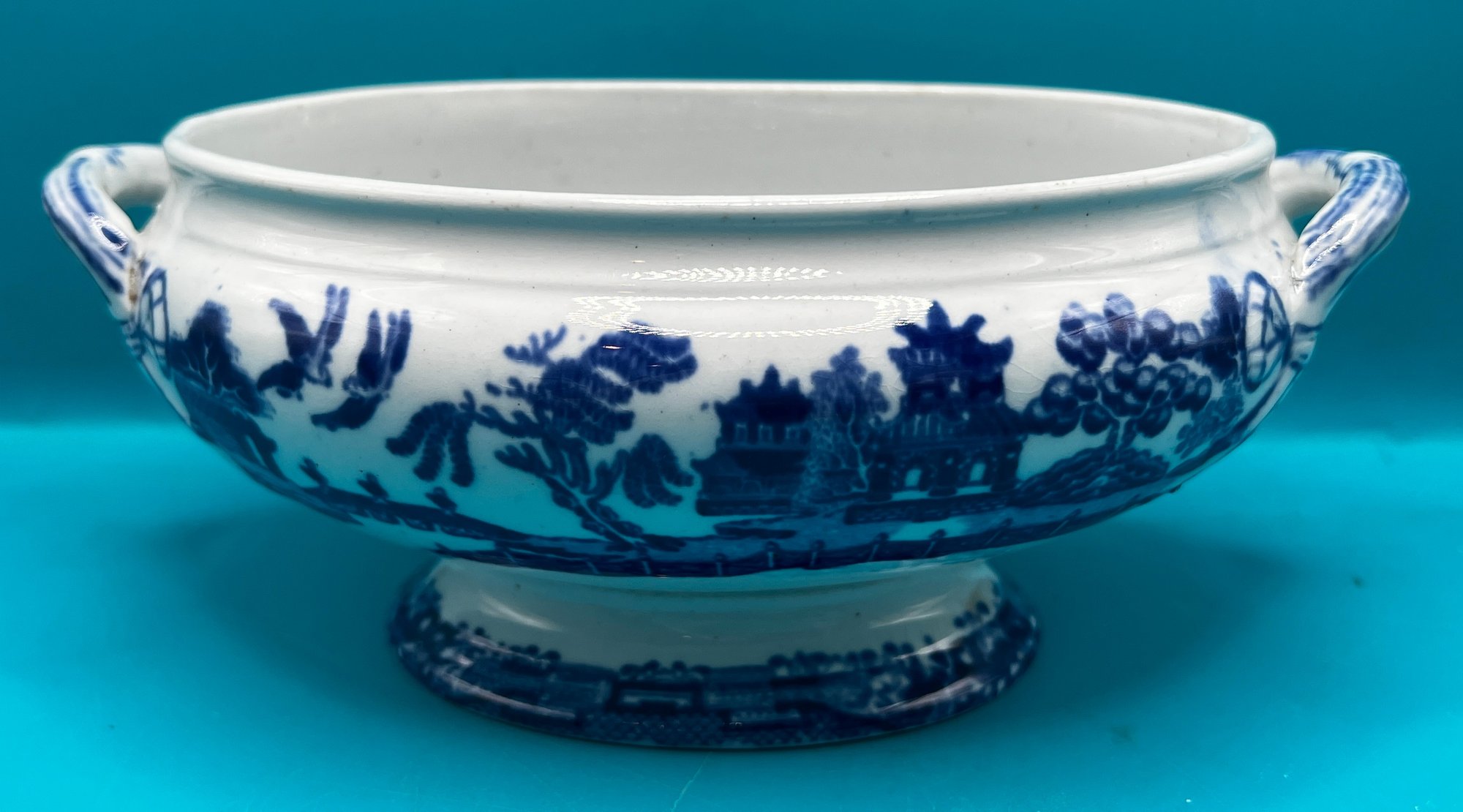 Blue & White Porcelain Double Handle Bowl #139078 | Auctionninja.com