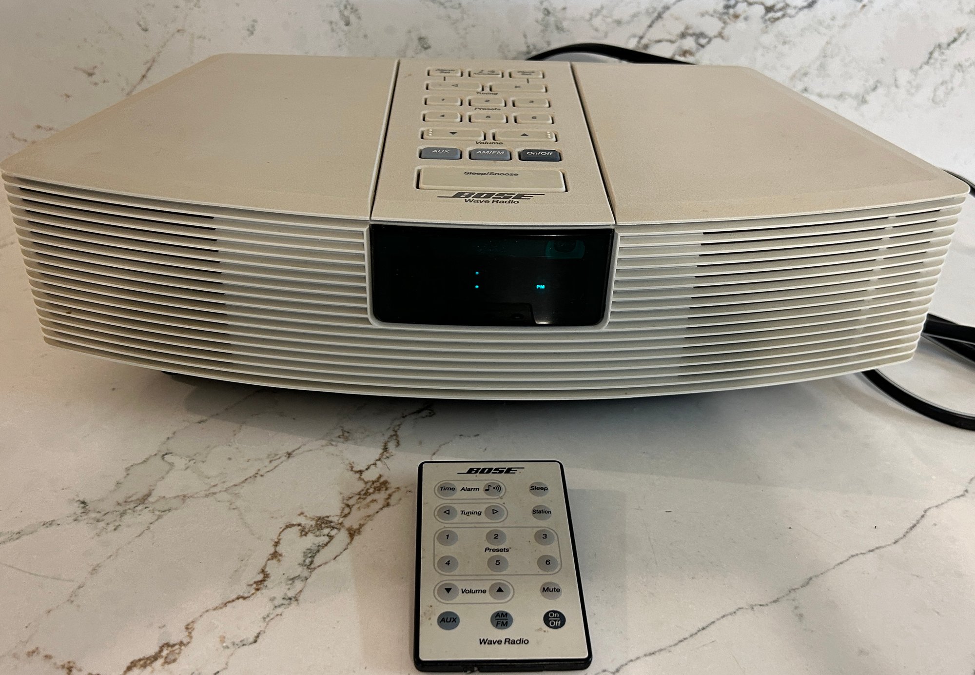 Bose Wave AM/FM Radio With Remote Model AWR1W1 #118743 | Auctionninja.com