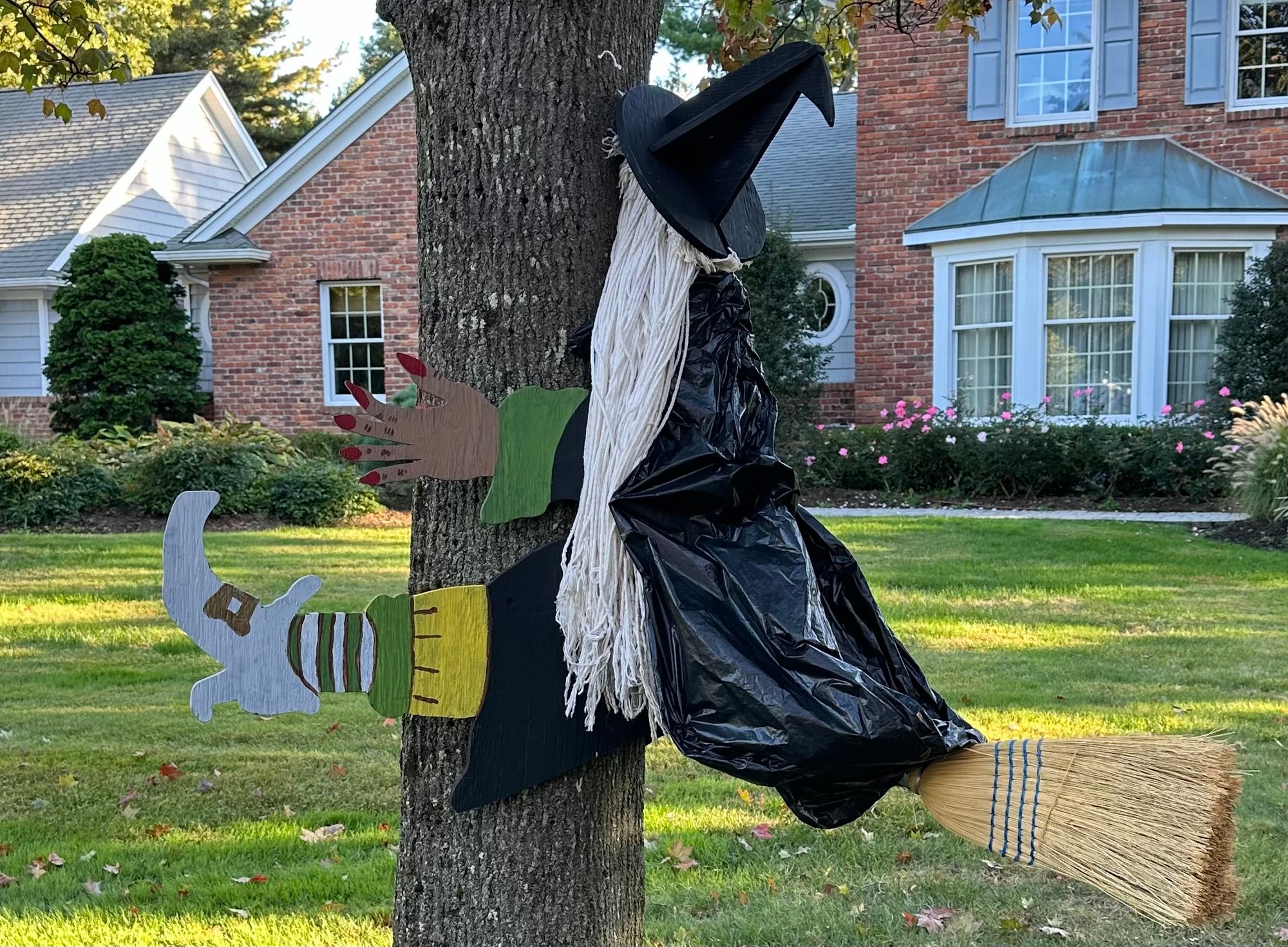 Hand Made Witch Tree Hugger Halloween Decor #115340 | Auctionninja.com