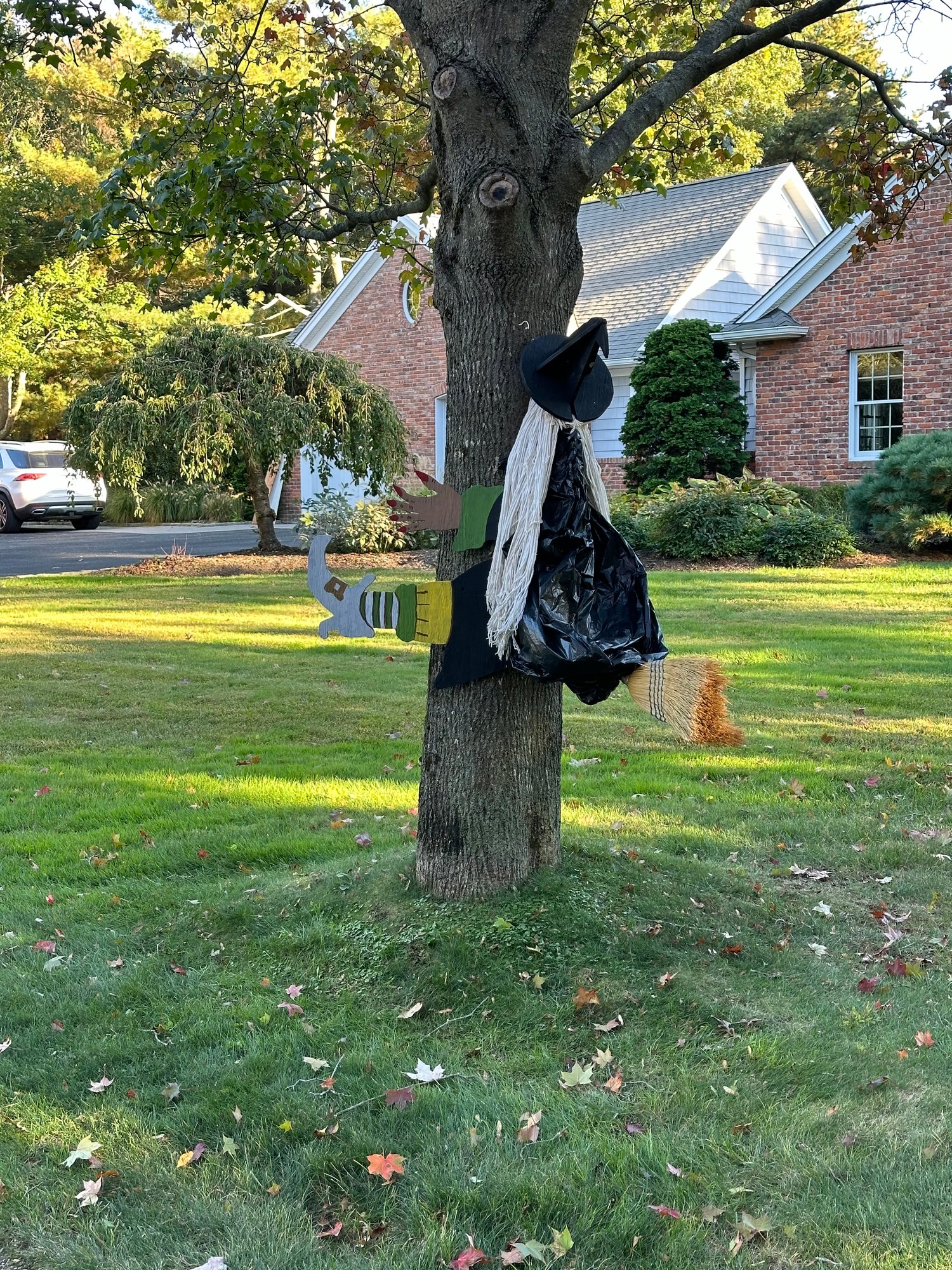 Hand Made Witch Tree Hugger Halloween Decor #115340 | Auctionninja.com