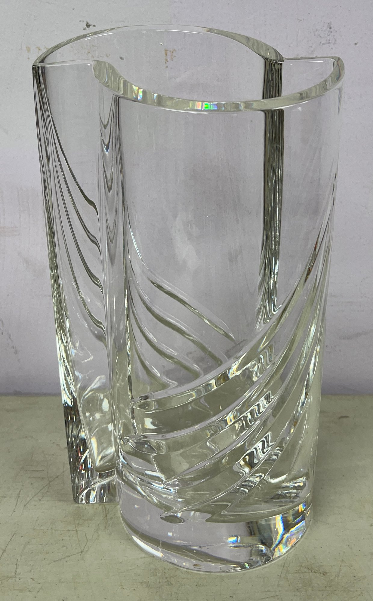 Crystal Artist Signed 66/200 Crystal Cut Vase #112881 | Auctionninja.com
