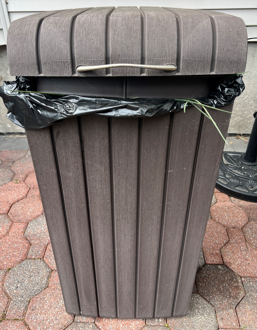 Keter Outdoor Waste Basket #134962 | Auctionninja.com