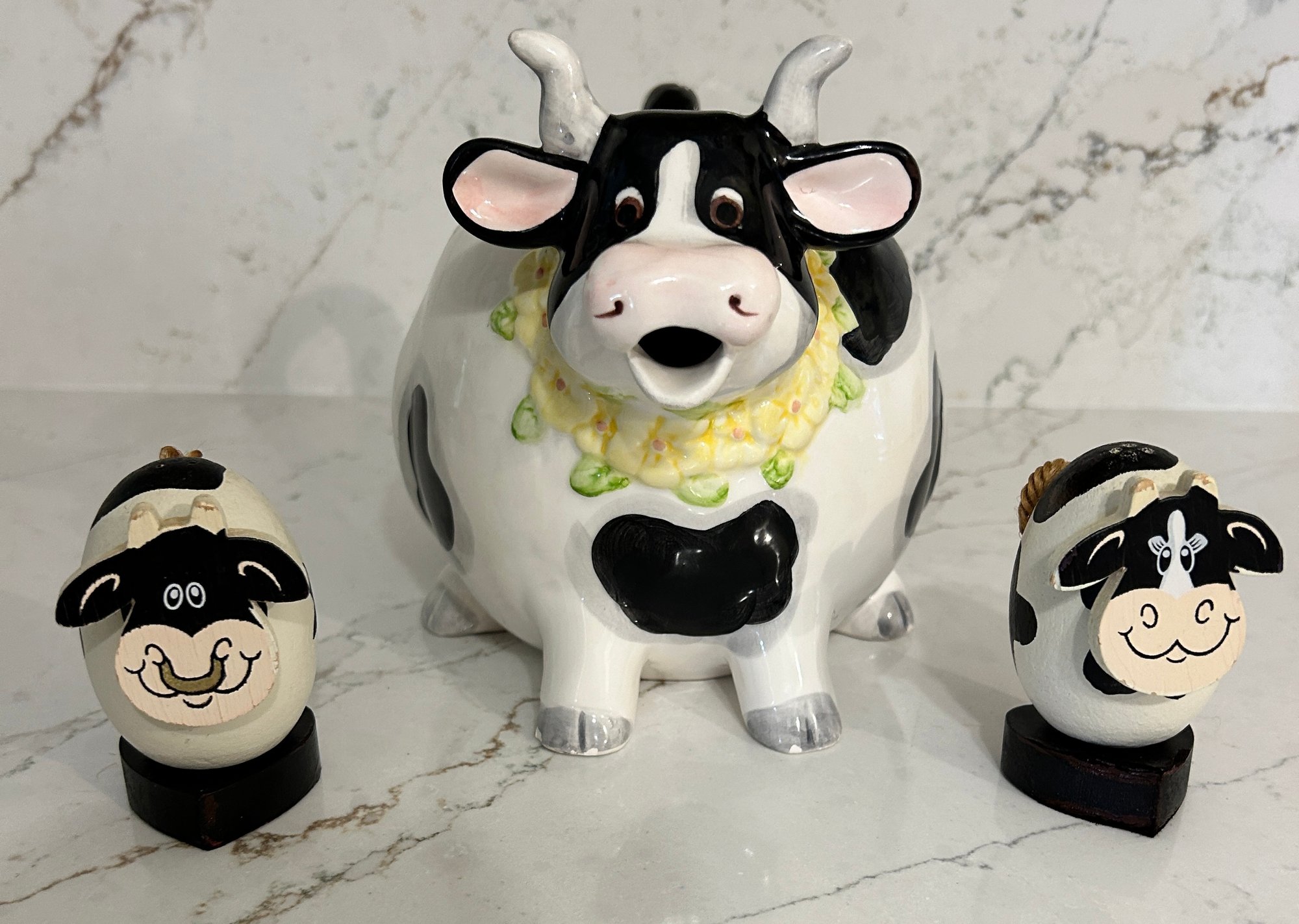 Vintage Ceramic Cow Teapot And Cow Salt And Pepper Shakers, 3 Piece Lot ...