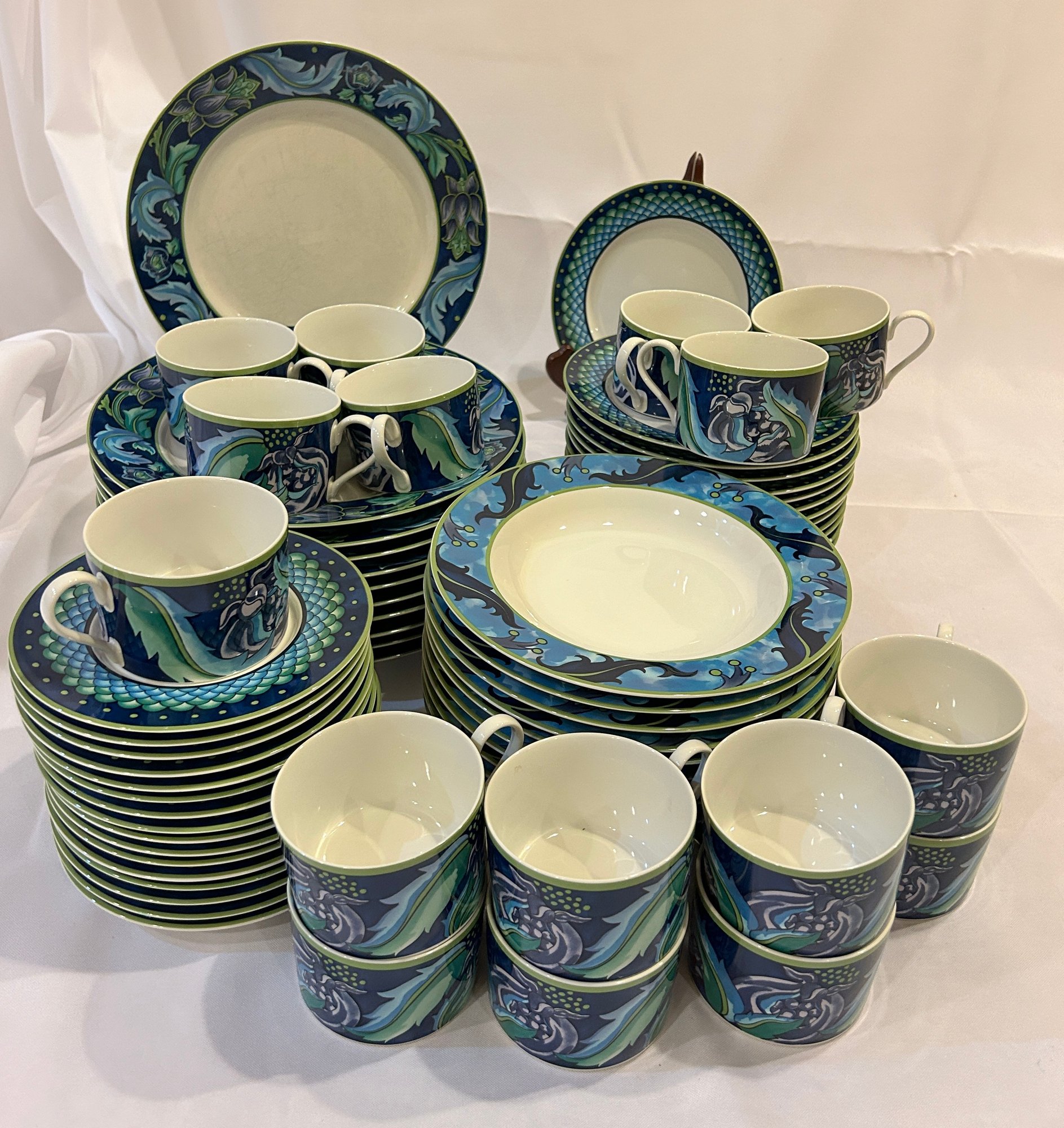 Sasaki Dinnerware Set - 72 Piece Lot #104996 | Auctionninja.com