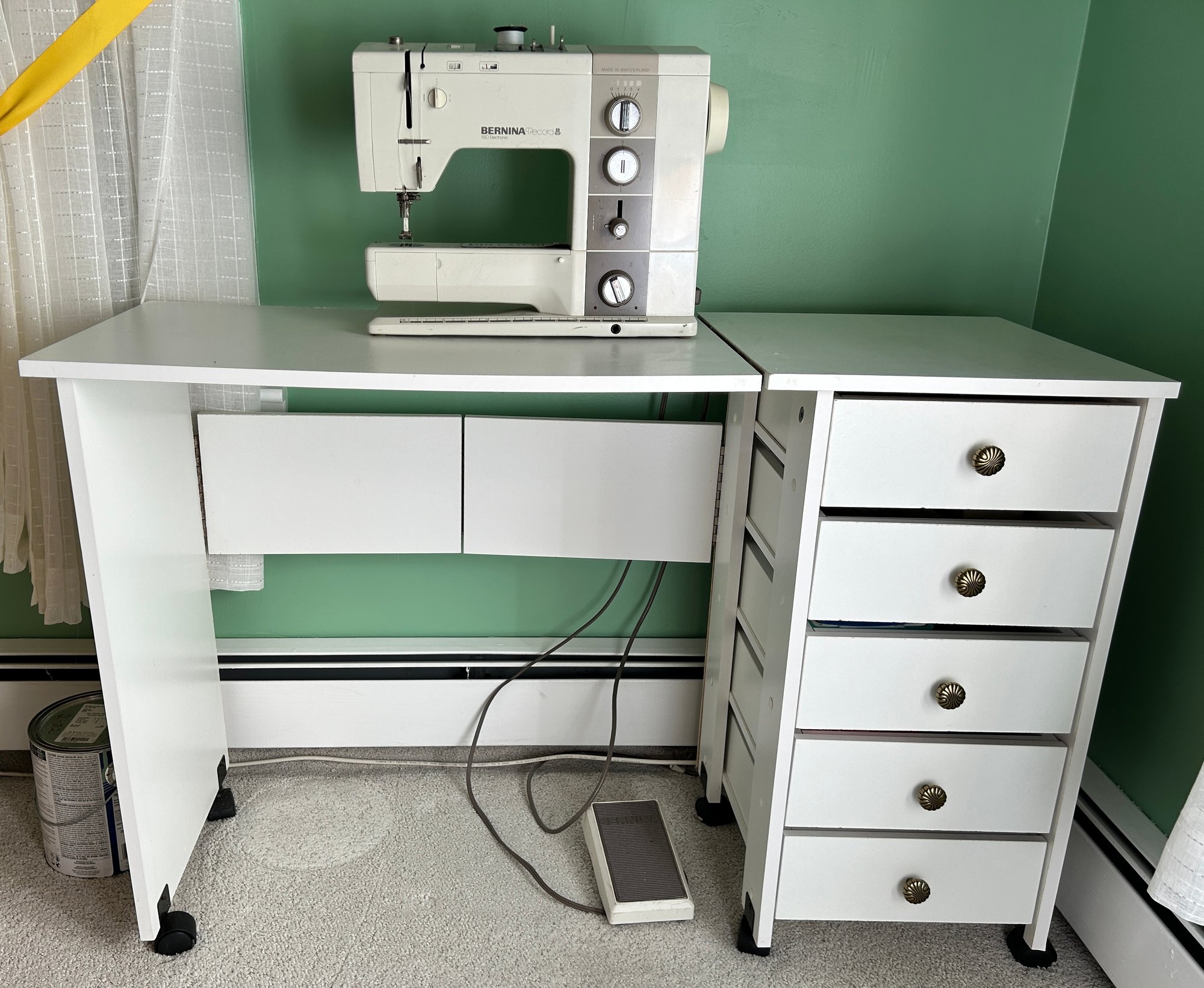 Bernina 930 Electronic Sewing Machine With 5 Drawer Sewing Table And ...