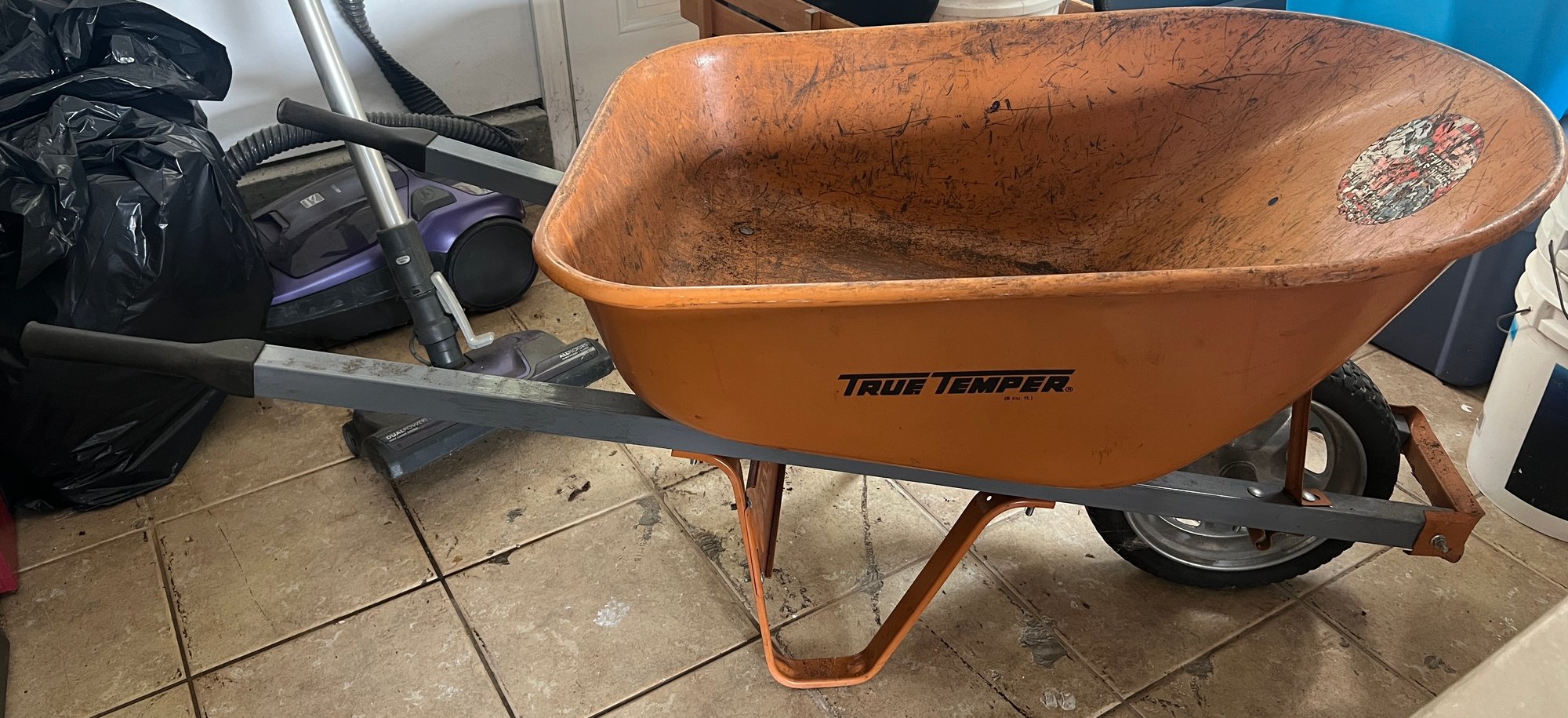 True Temper Wheel Barrow #113212 | Auctionninja.com