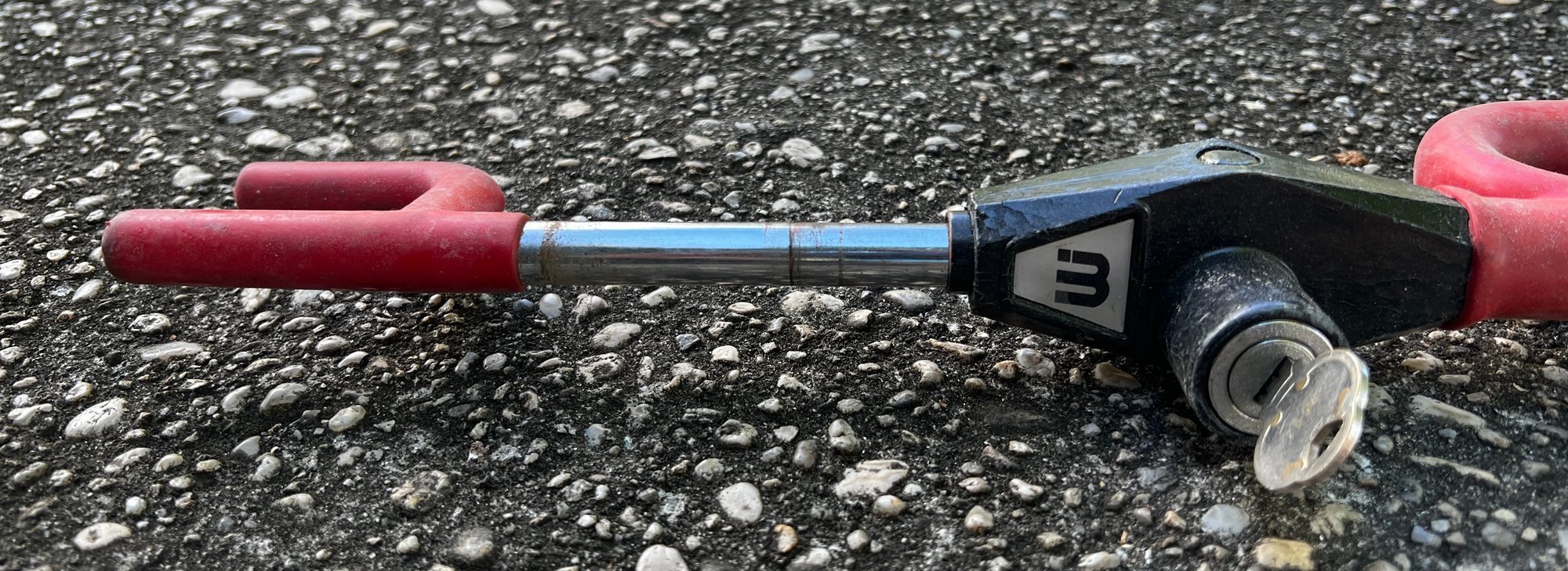 The Club Steering Wheel Lock With Key #143050 | Auctionninja.com