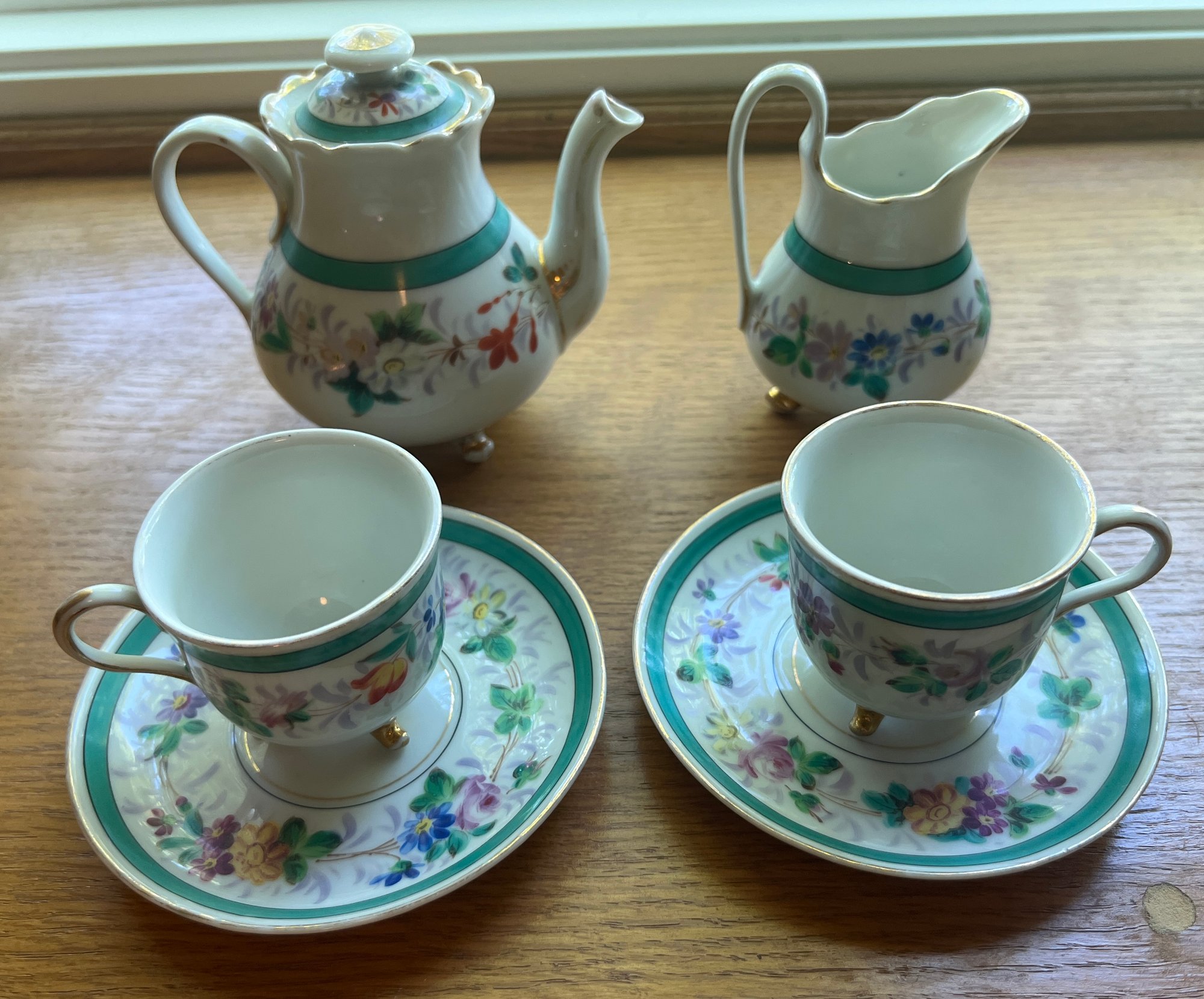 Unmarked Porcelain Tea Set- 1 Tea Pot, 2 Tea Cups & Saucers, & Creamer ...