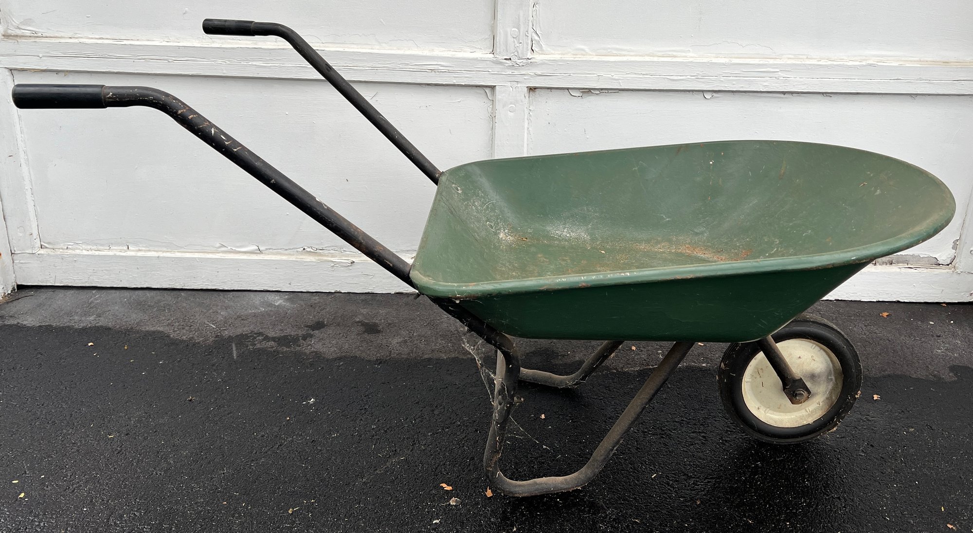 Green Wheelbarrow #114648 | Auctionninja.com