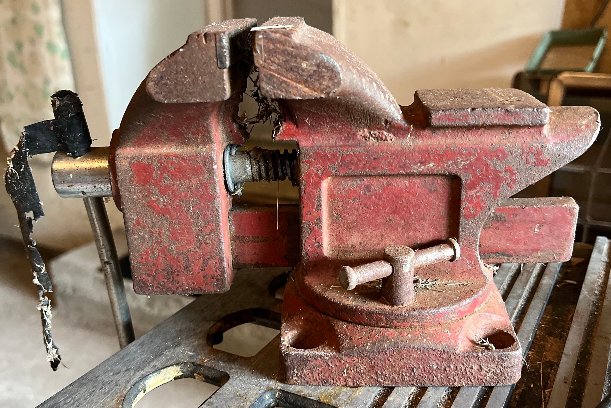 Vintage Bench Vise #114650 | Auctionninja.com