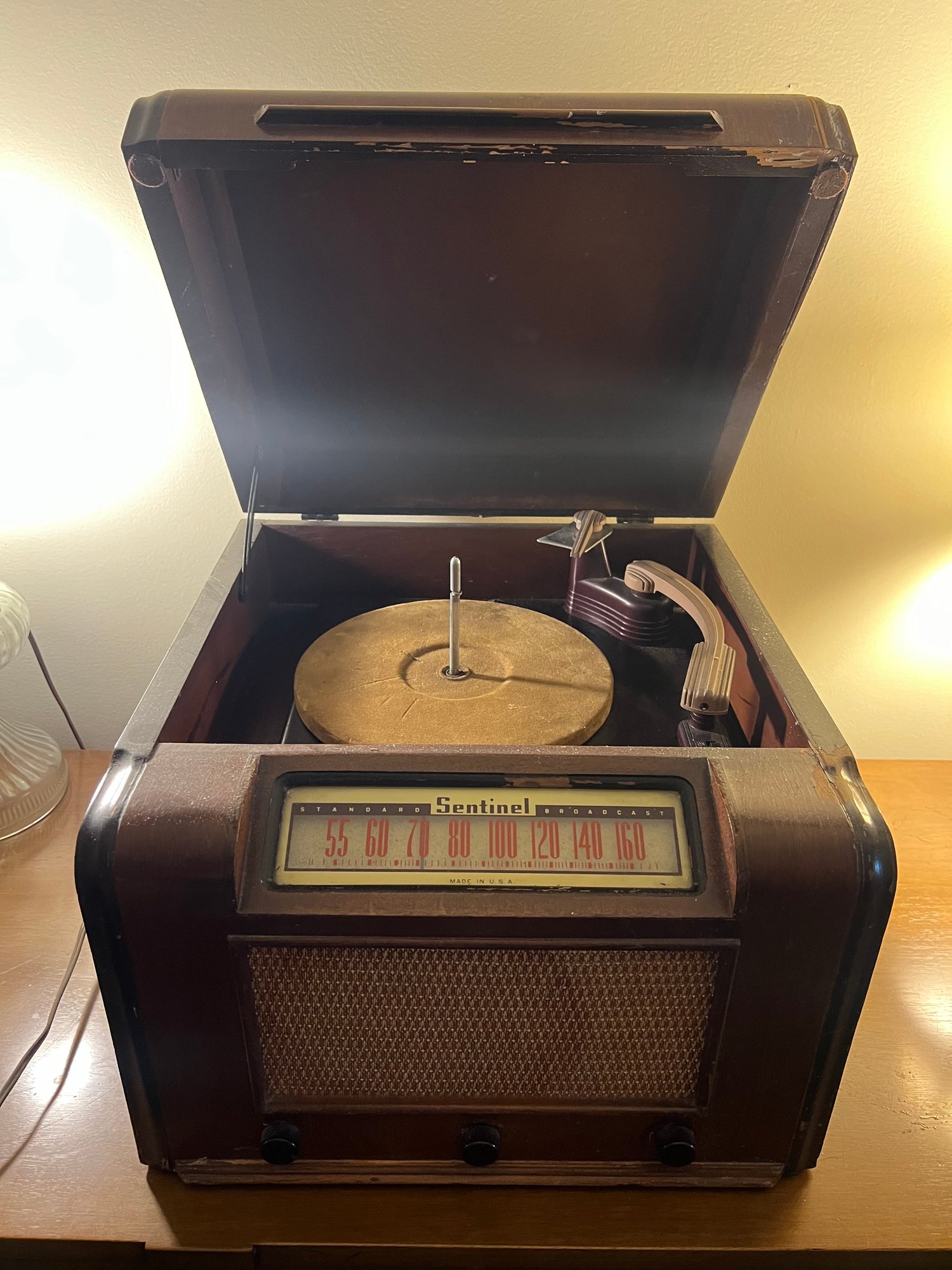 Sentinel Vintage Tabletop Radio/recorder Player #107482 | Auctionninja.com