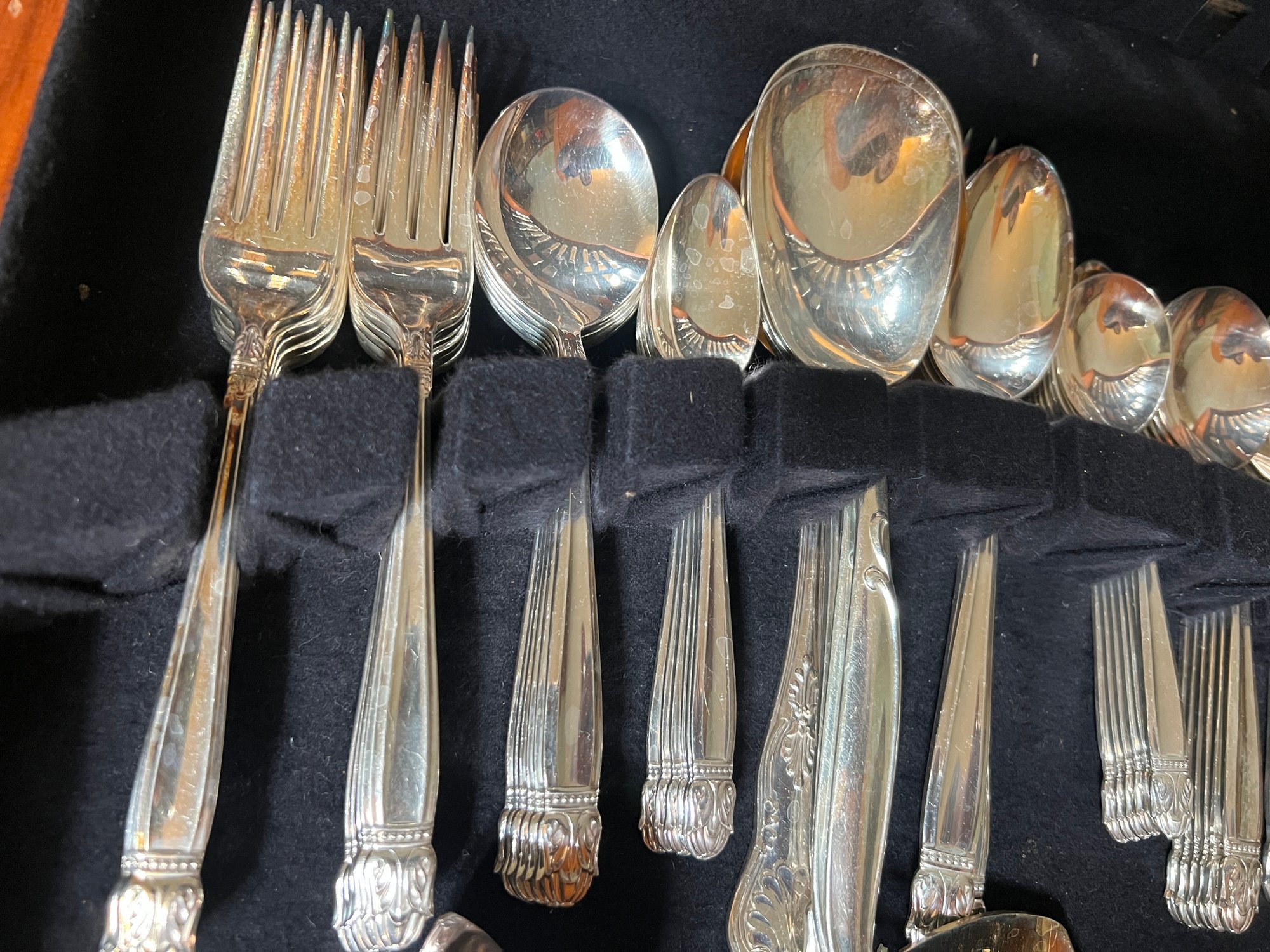 Holmes And Edwards Inlaid Silverplate Silverware Set With Case #138114 ...