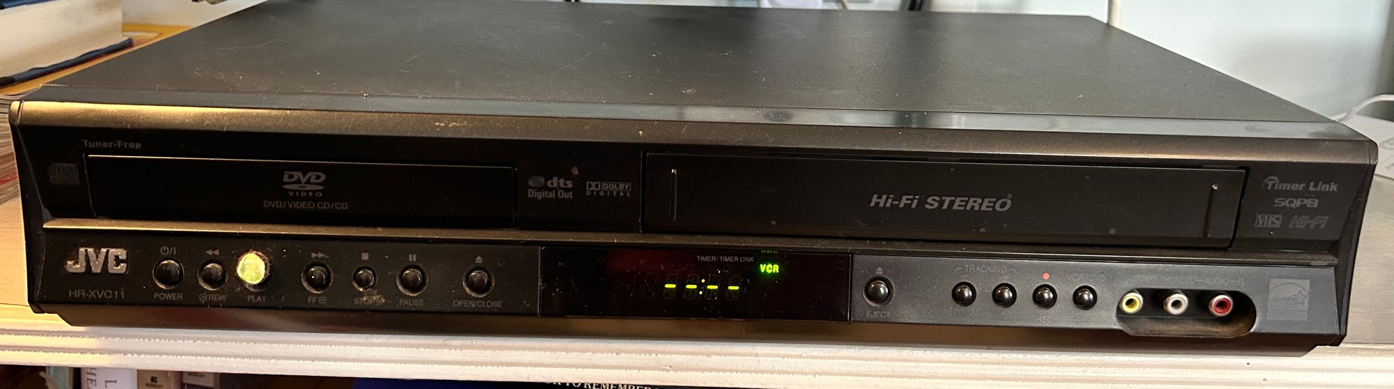 JVC DVD Player And Video Cassette Recorder Model HR-XVC11B #115380 | Auctionninja.com