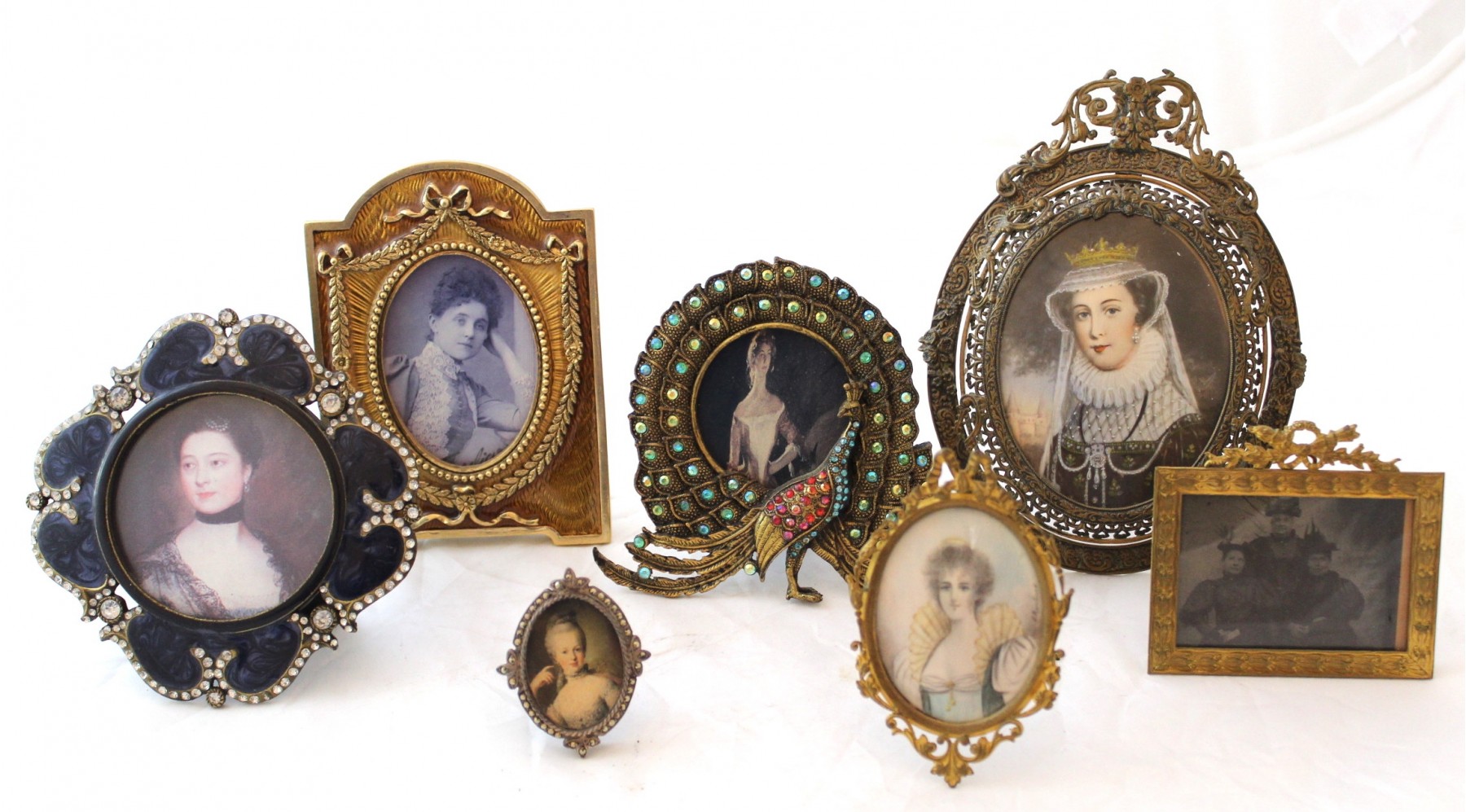 Assorted Small Victorian Frames #2740 | Auctionninja.com