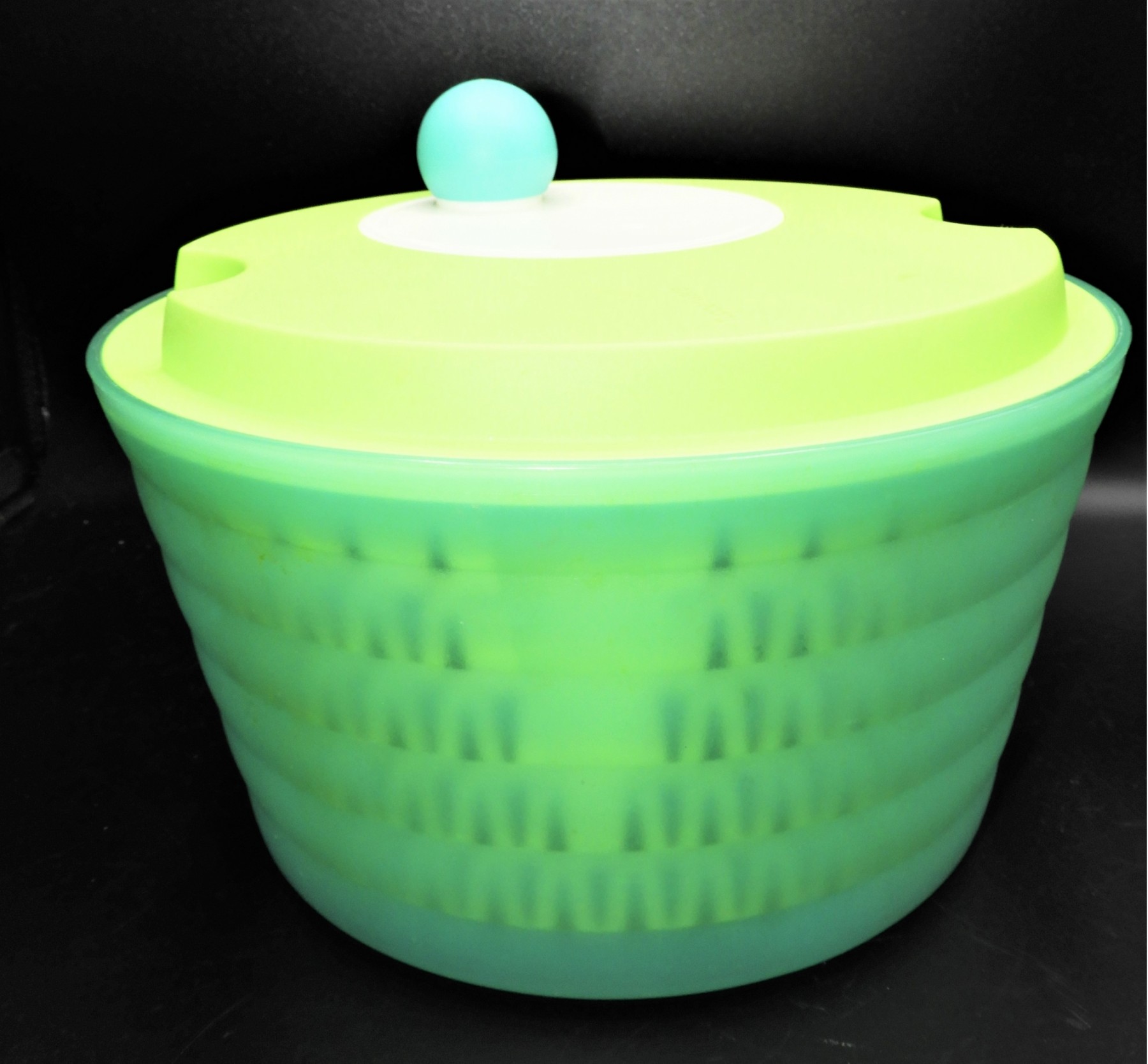 Tupperware Salad Spinner - 3 Piece #32738 | Auctionninja.com