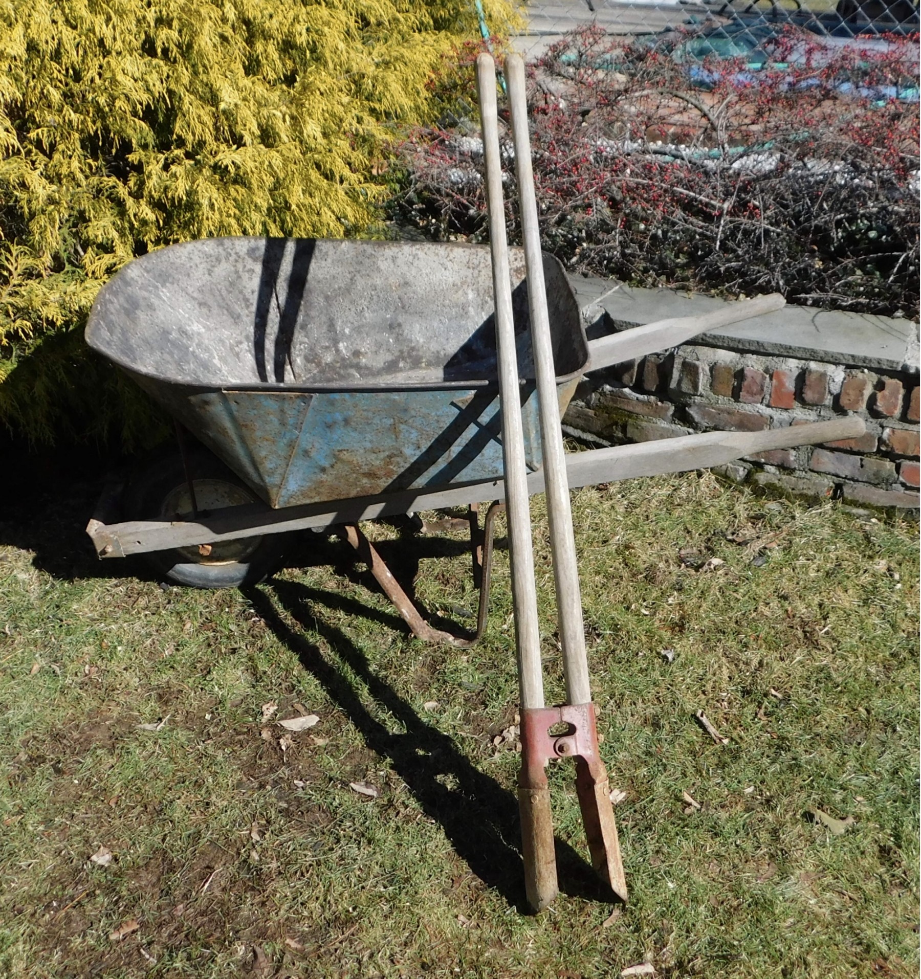 Metal Wheel Barrow With Wood Handle / Post Hole Digger #54010 ...