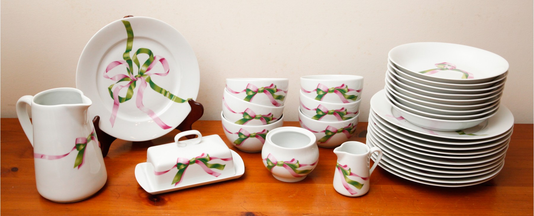 Porcelaine Jacques Coeur France Un Jardin En Plus Pink Green Ribbon ...