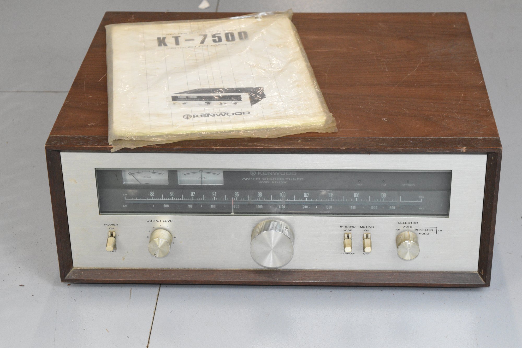 Kenwood AM-FM Stereo Tuner Model KT-7500 #6664 | Auctionninja.com