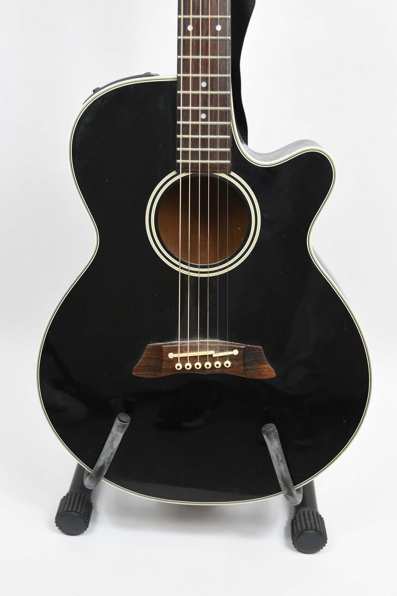 Takamine Electric Acoustic Guitar With Built In Equalizer With Case ...