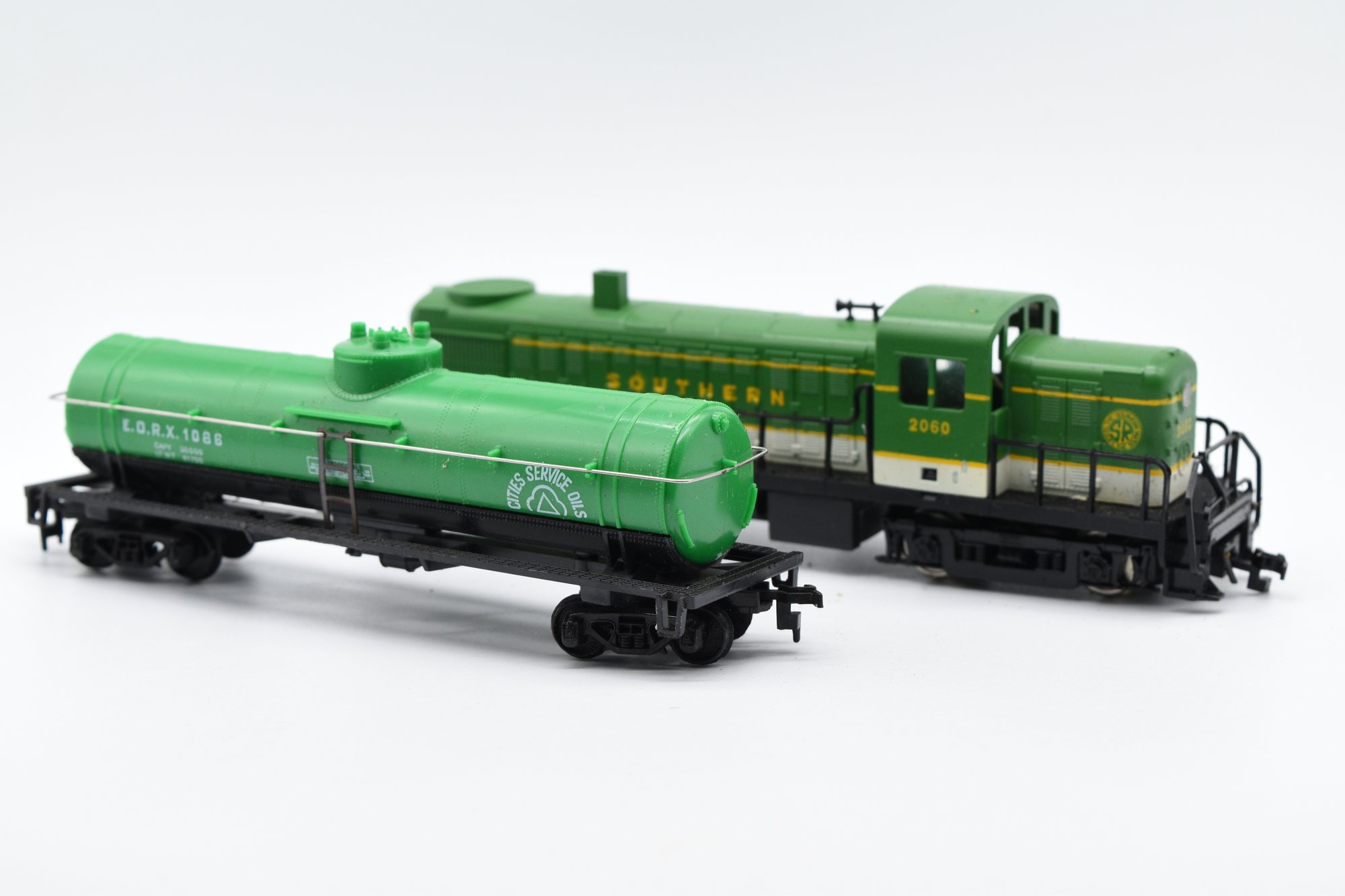 Model Power HO Scale ALCO-RS2 6846 Southern Powered Locomotive & Train ...