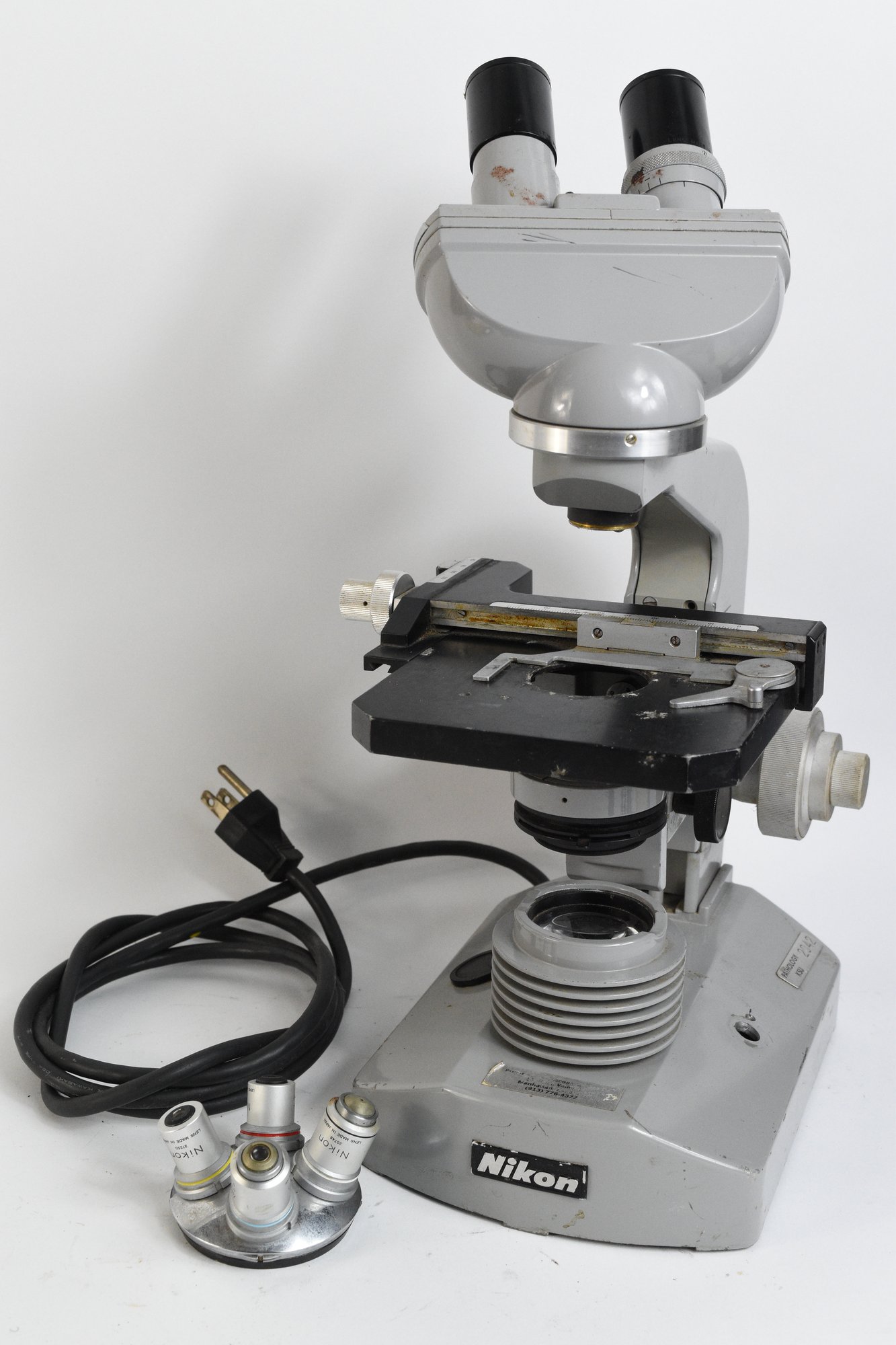 Nikon Binocular Microscope With 4 Objectives & Light Source #6699 ...