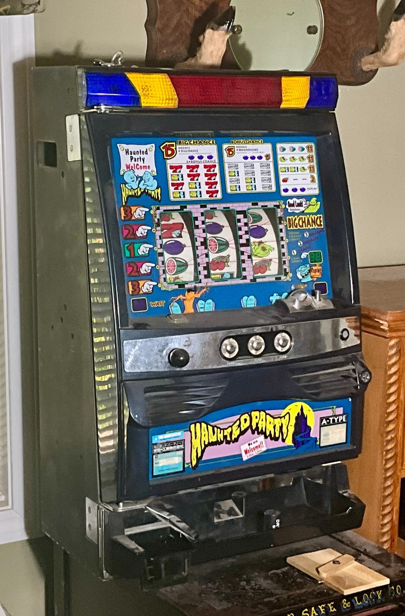 Haunted Party Slot Machine #53314 | Auctionninja.com