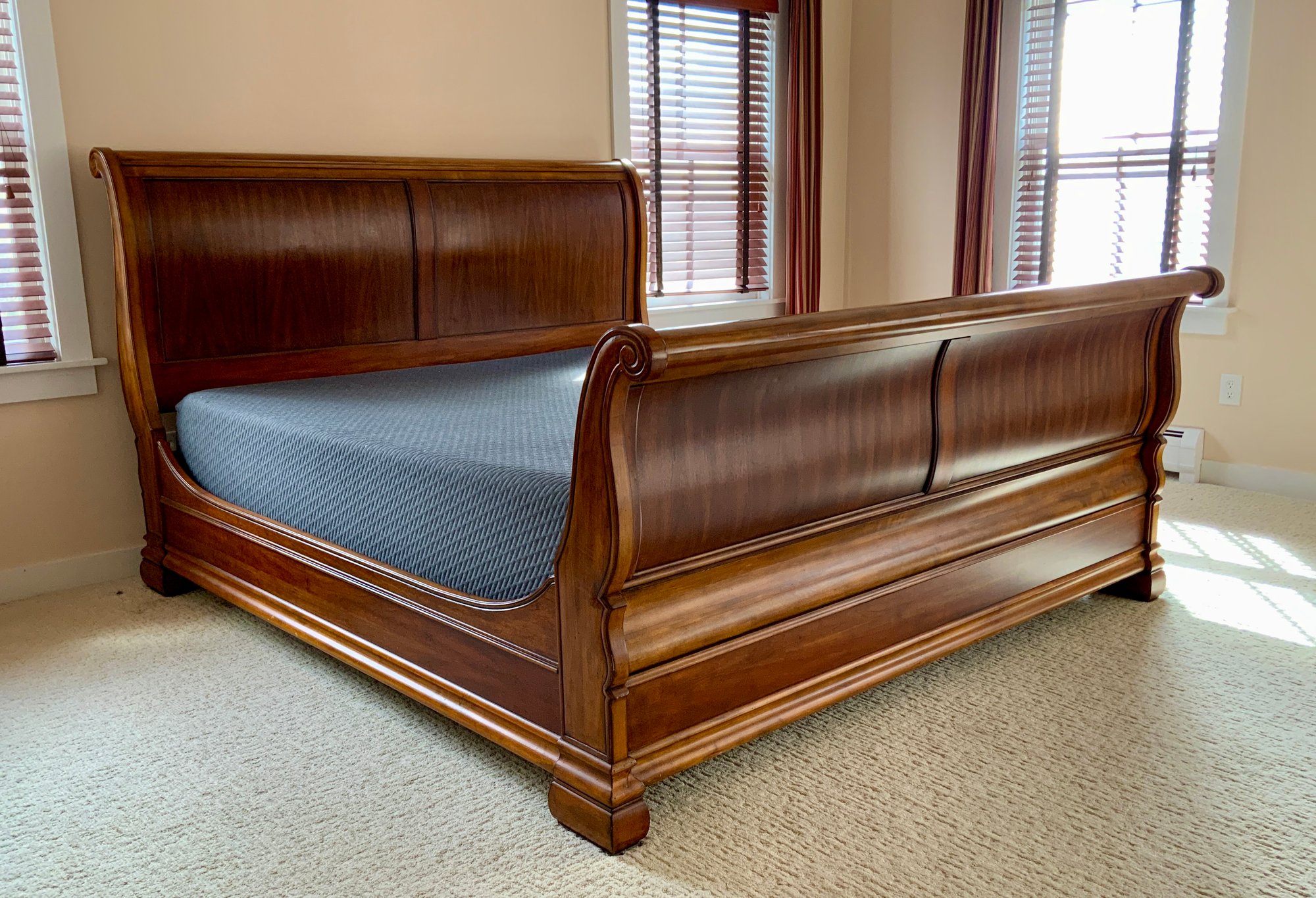 Ethan Allen Tuscany King Size Bed (CTF60) #41778 | Auctionninja.com