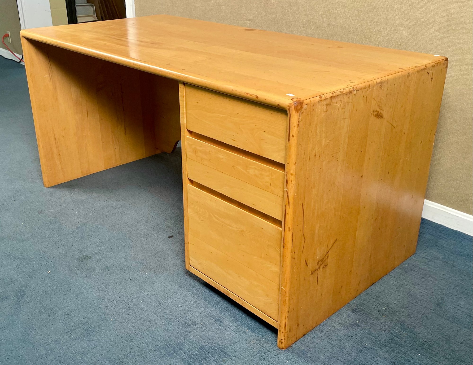 Pompanoosuc Mills Maple Desk (CTF40) #43873 | Auctionninja.com