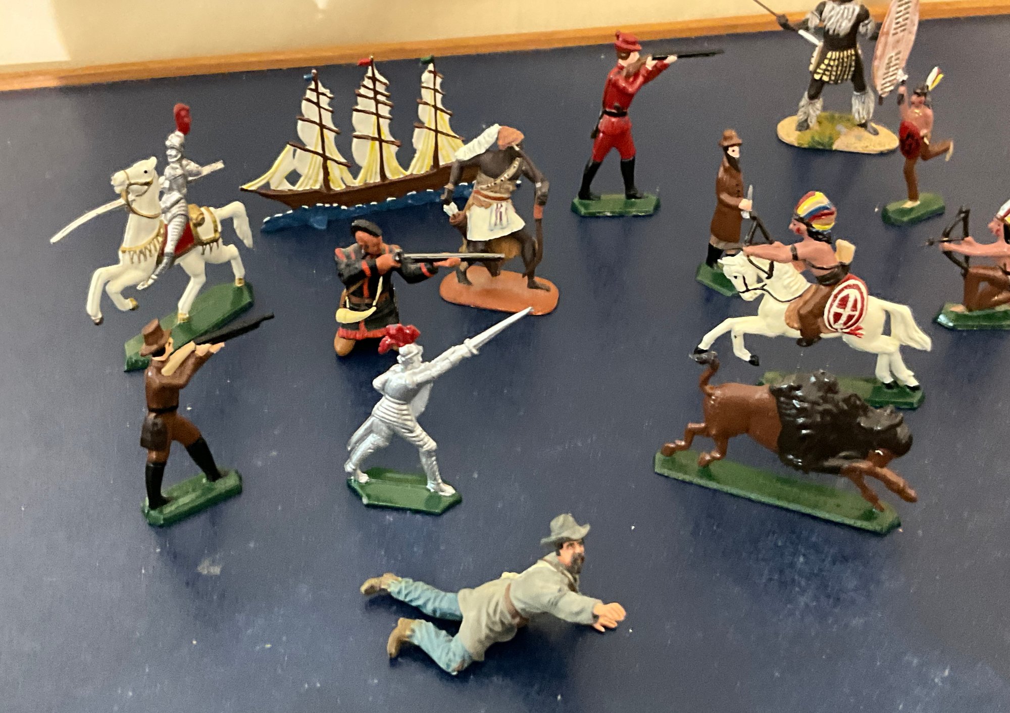Lead Figures, Ship, Bison, Indians, Soldiers #41523 | Auctionninja.com