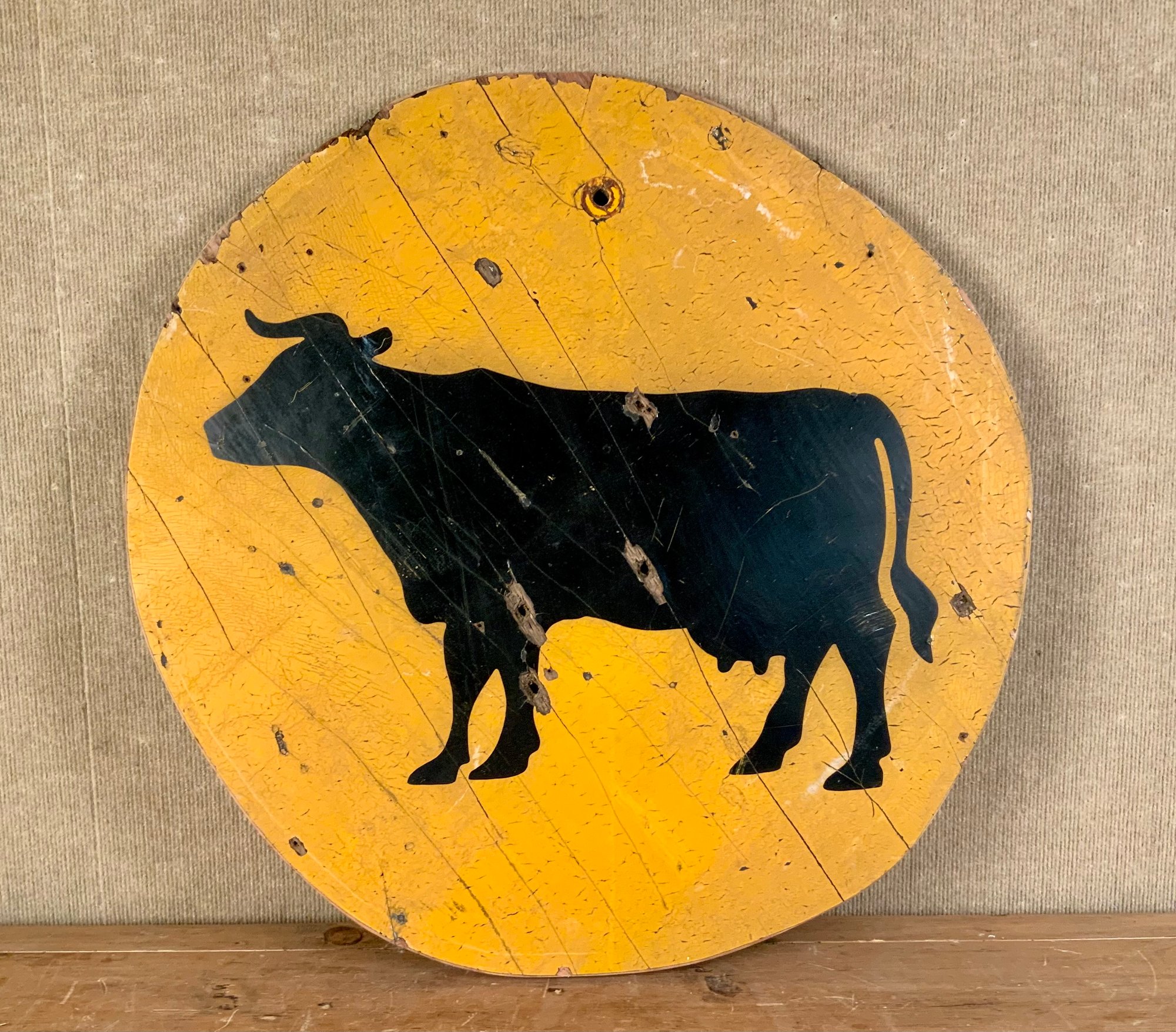 Vintage Painted Cow Crossing Sign (CTF10) #45114 | Auctionninja.com