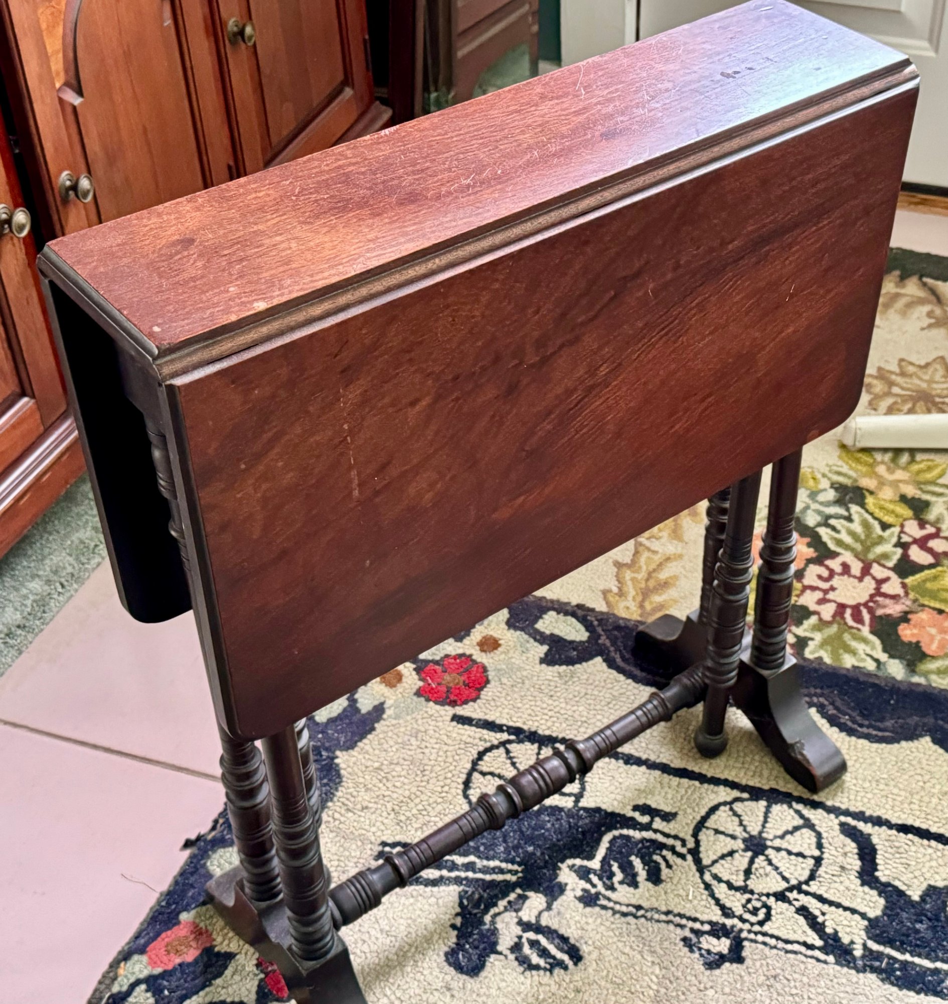 Vintage Mahogany Drop Leaf Gate Leg Table #39788 | Auctionninja.com