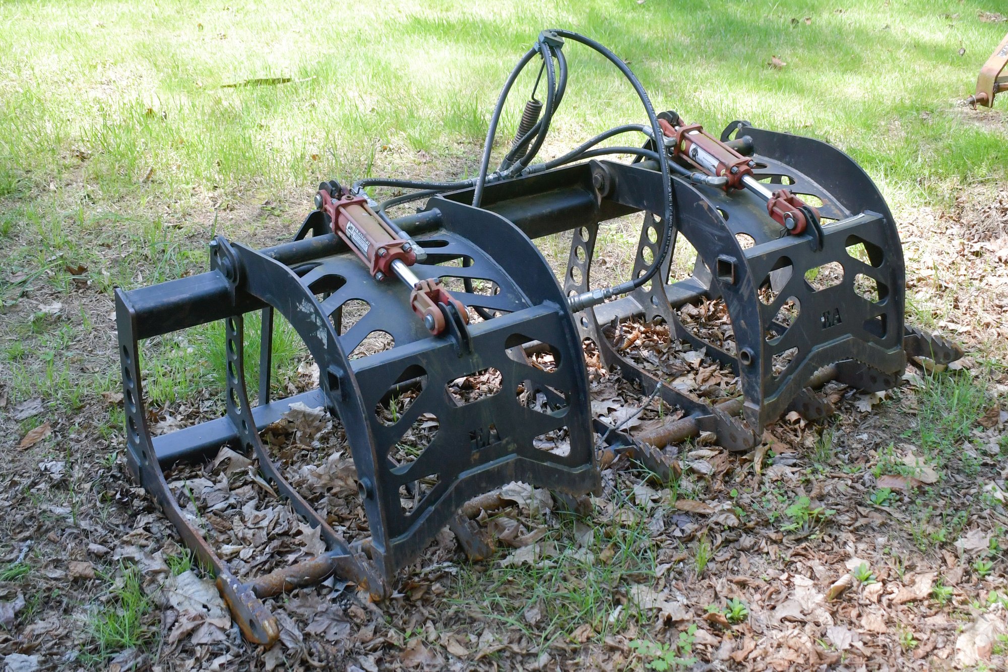 Everything Attachment Hydraulic Tractor Grapple (NH Pick Up & Delivery ...