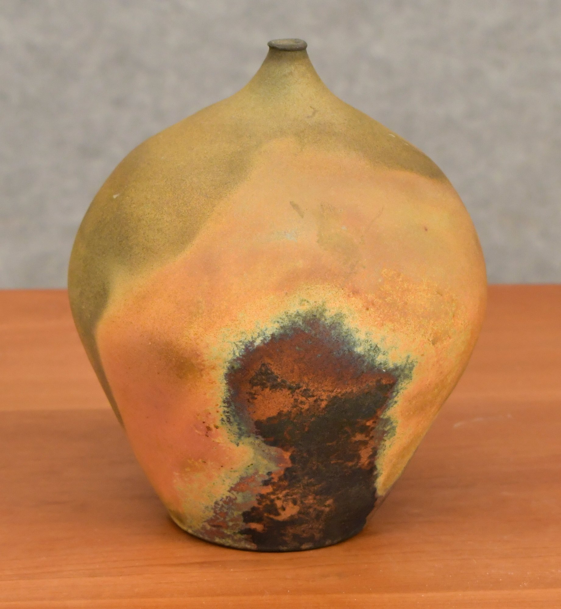 Sarah Russell, Vermont, Raku Pottery Vase (CTF10) #39097 | Auctionninja.com