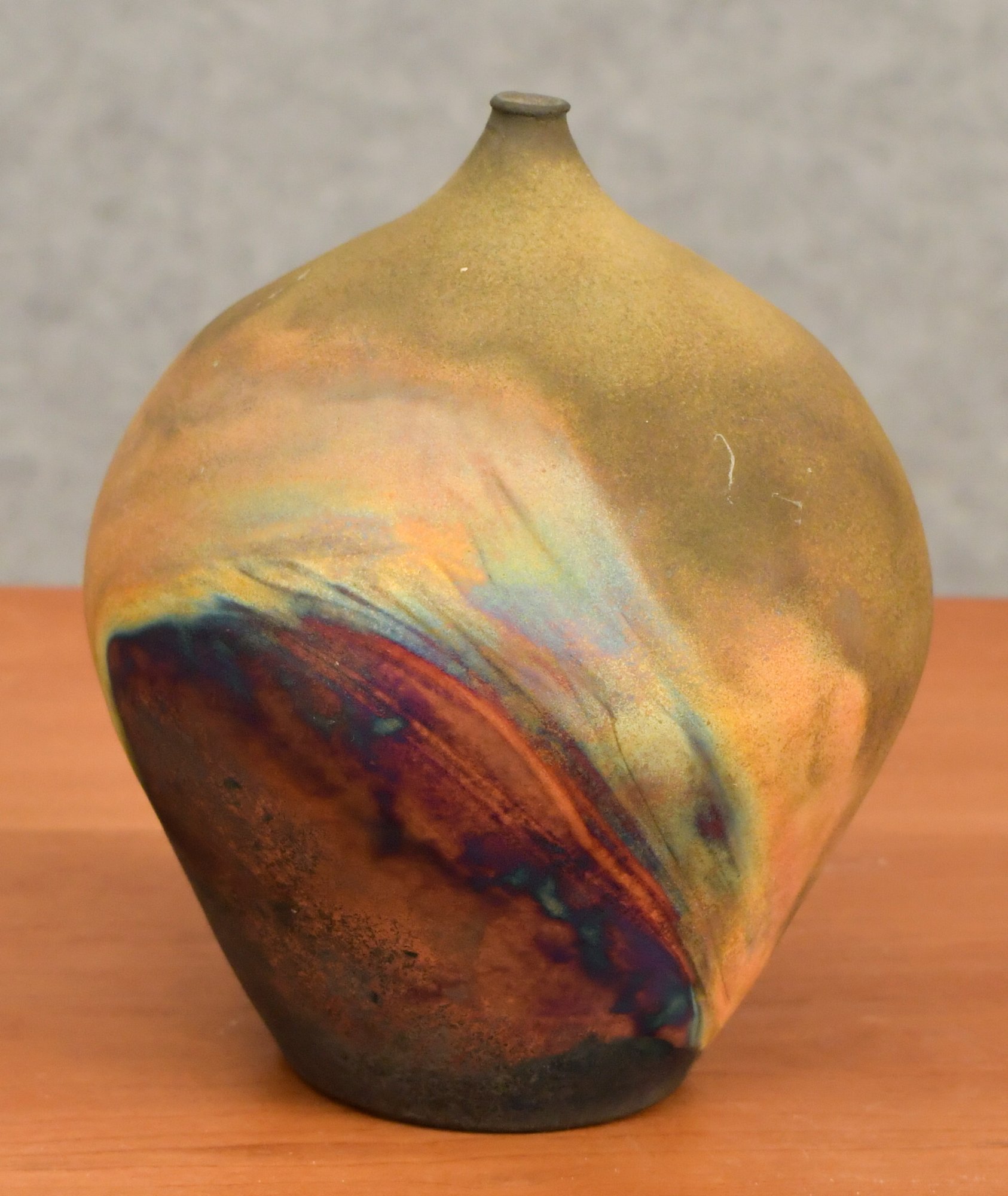 Sarah Russell, Vermont, Raku Pottery Vase (CTF10) #39097 | Auctionninja.com