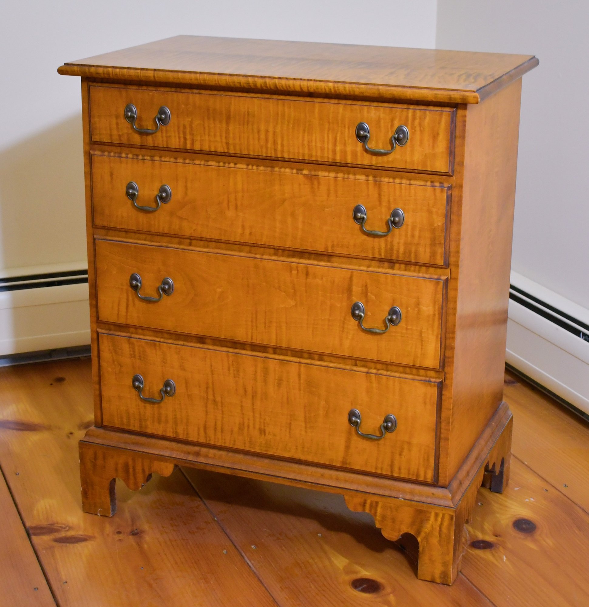 David Lefort Tiger Maple Bachelors Chest (CTF30) #51360 | Auctionninja.com