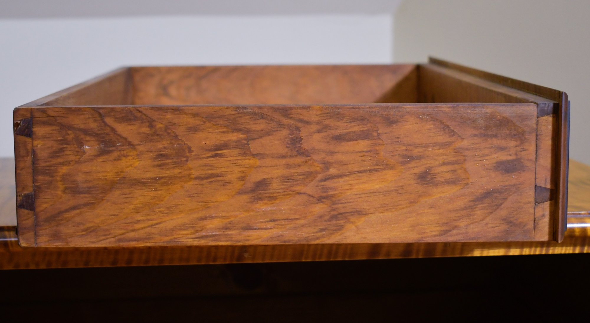 David Lefort Tiger Maple Bachelors Chest (CTF30) #51360 | Auctionninja.com