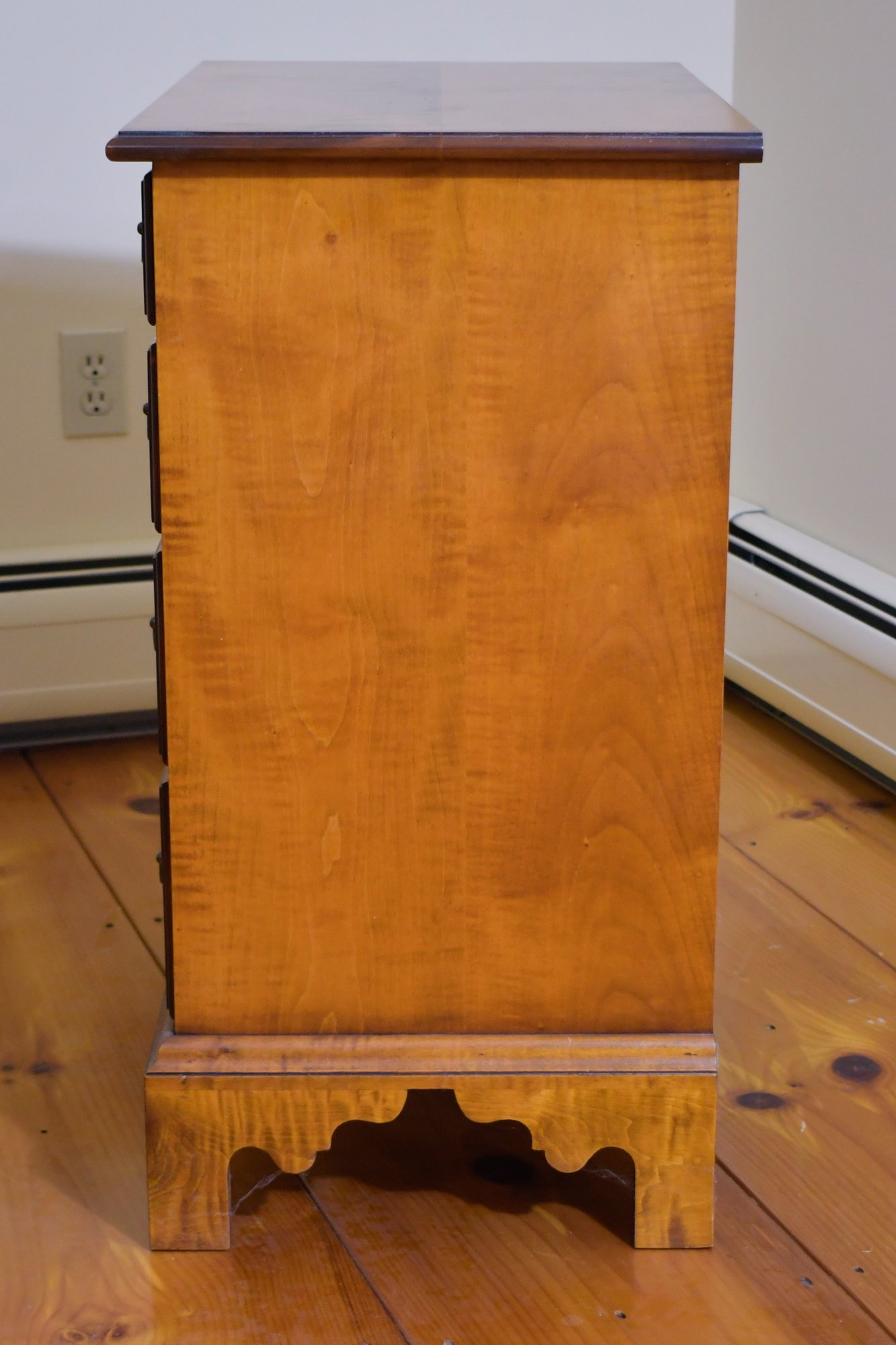 David Lefort Tiger Maple Bachelors Chest (CTF30) #51360 | Auctionninja.com