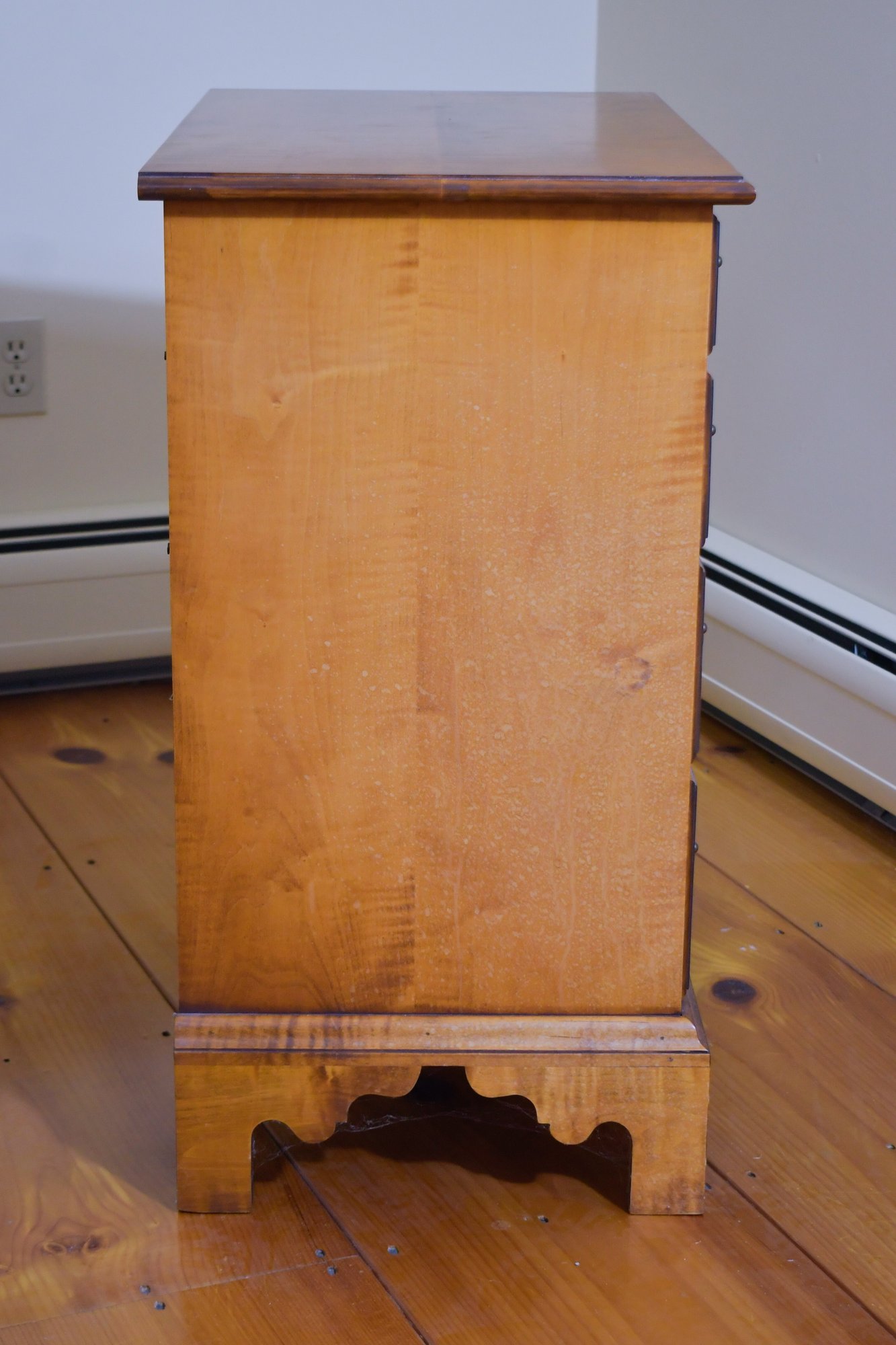 David Lefort Tiger Maple Bachelors Chest (CTF30) #51360 | Auctionninja.com