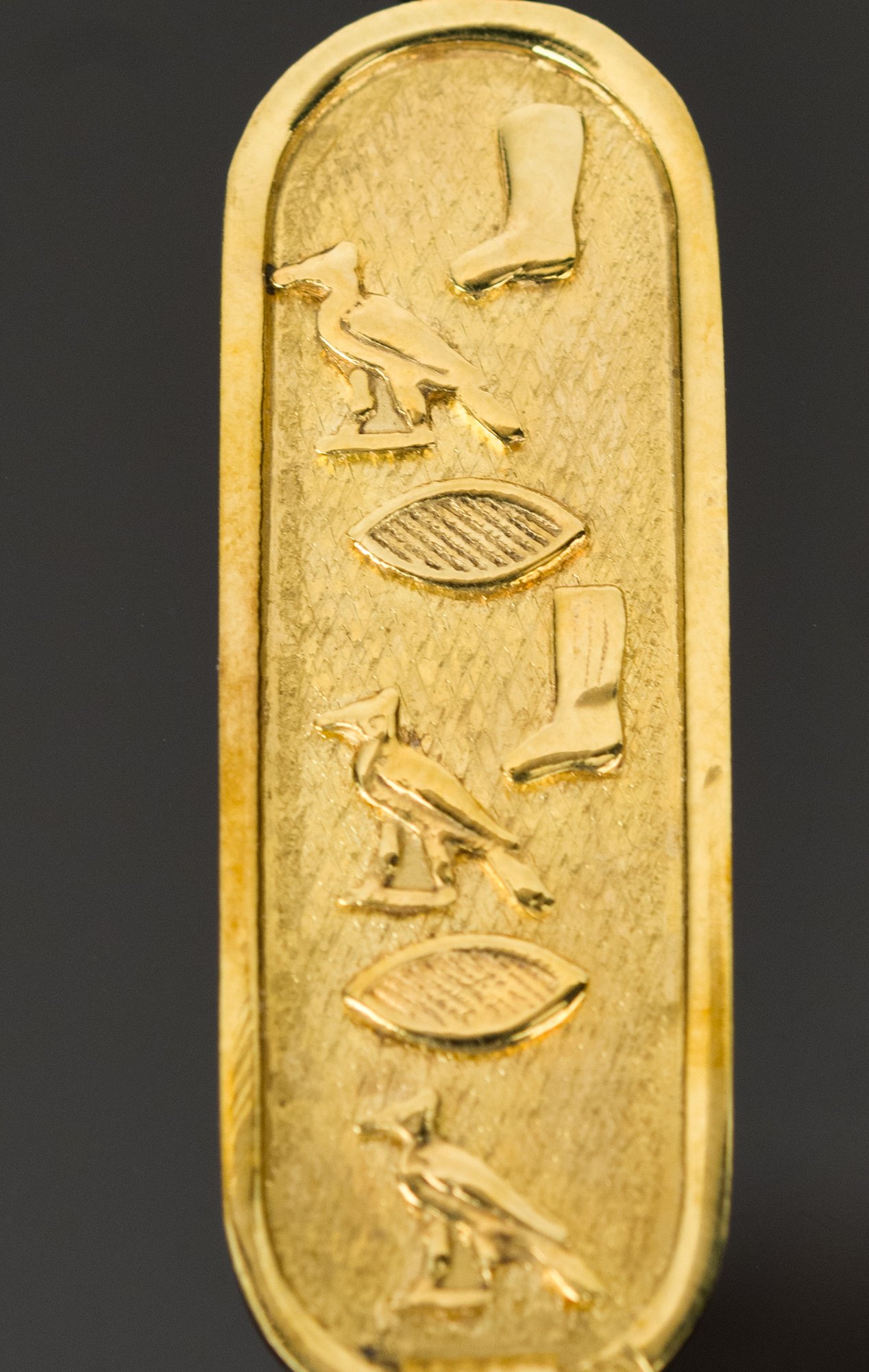 18k Gold Cartouche 'Barbara' Pendant (CTF10) #43723 | Auctionninja.com